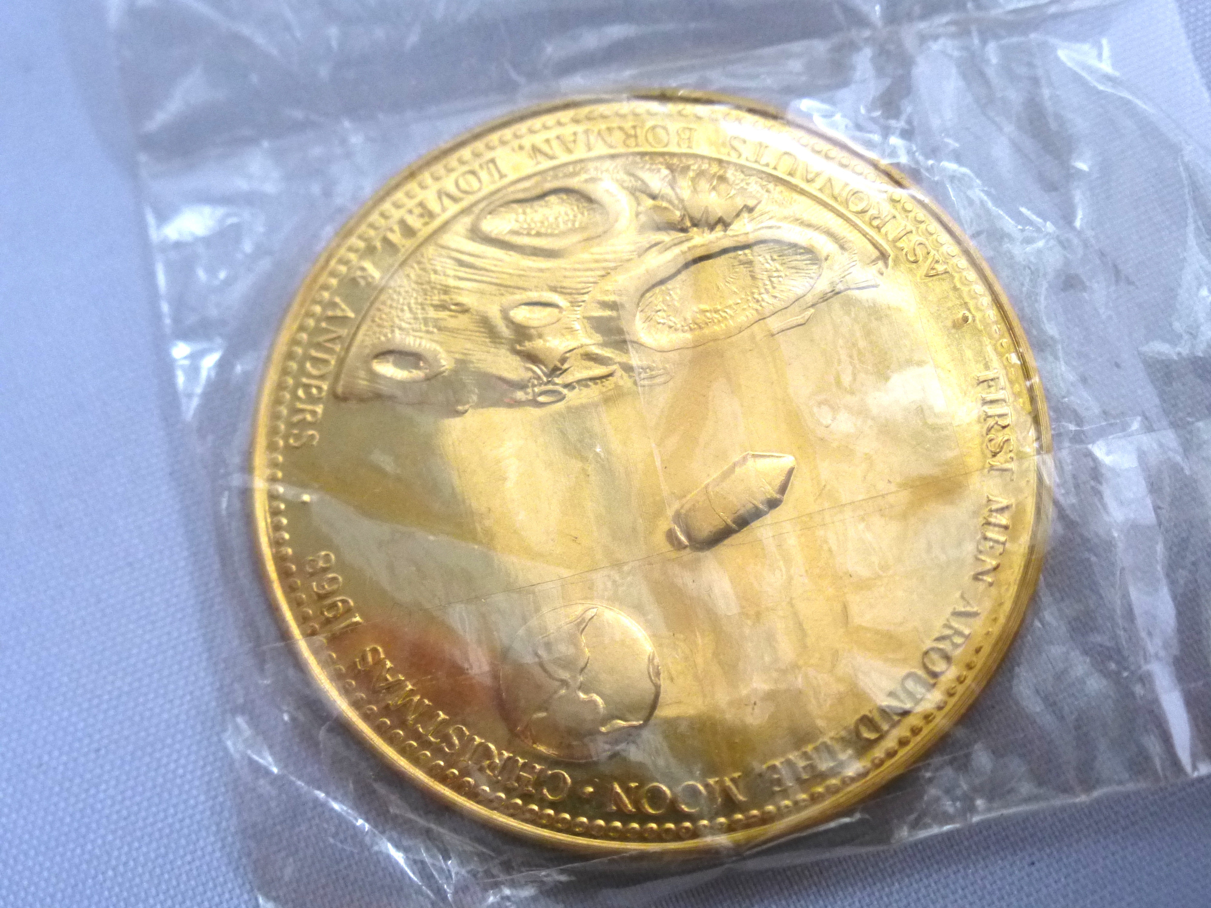 APOLLO 8 JOURNEY ROUND THE MOON 22K GOLD COMMEMORATIVE MEDALLION ...