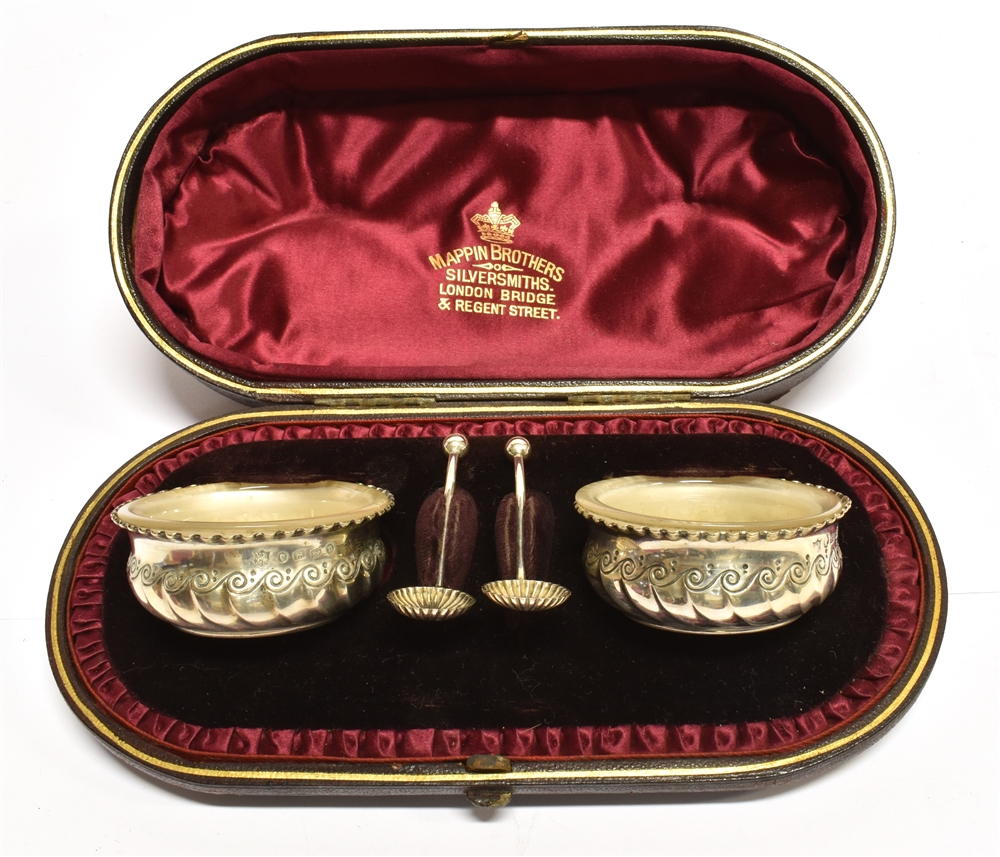 A CASED PAIR OF VICTORIAN SILVER SALTS AND SPOONS of shallow cauldron ...