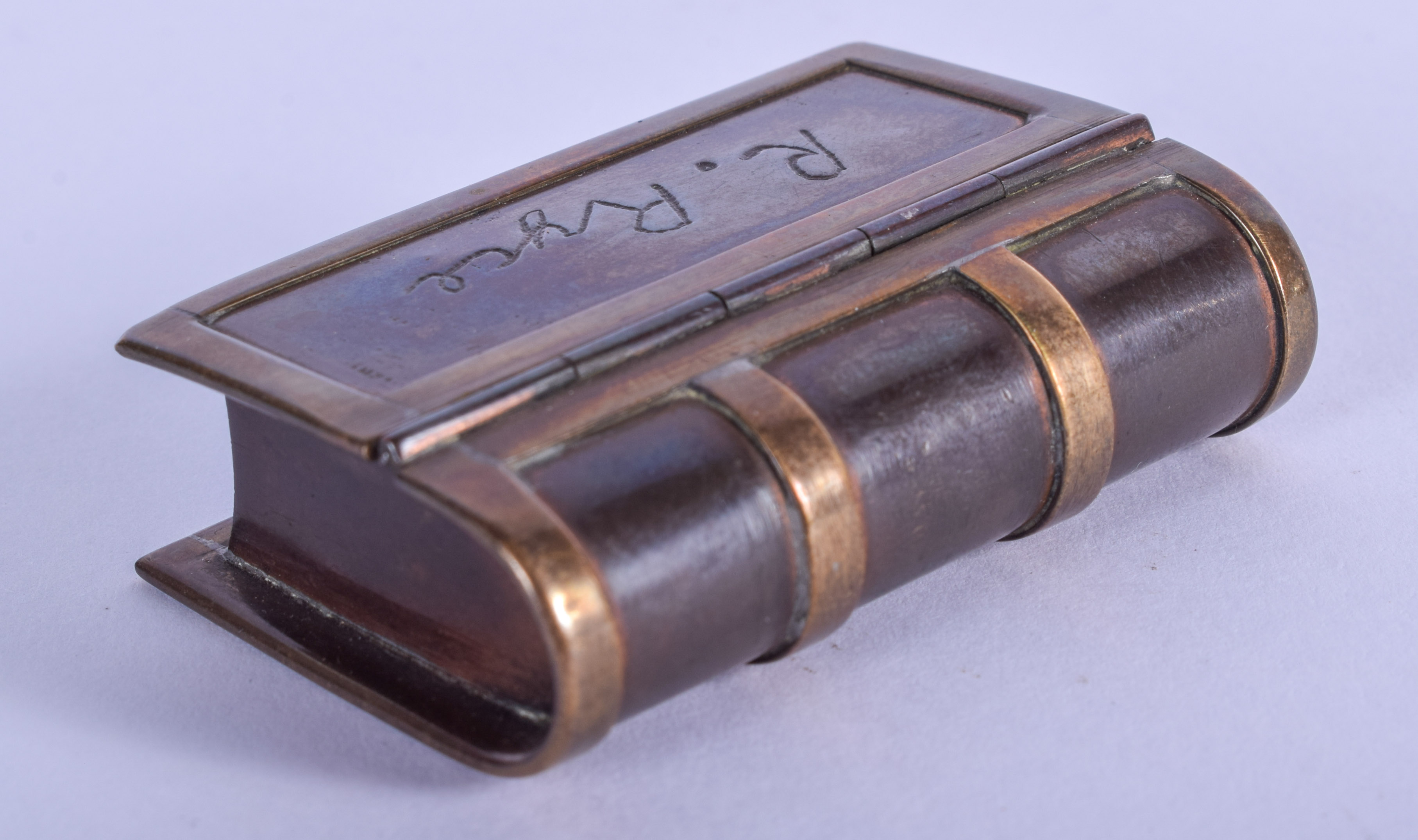 AN ANTIQUE BRASS BOOK SNUFF BOX. 5.75 cm x 3.5 cm.