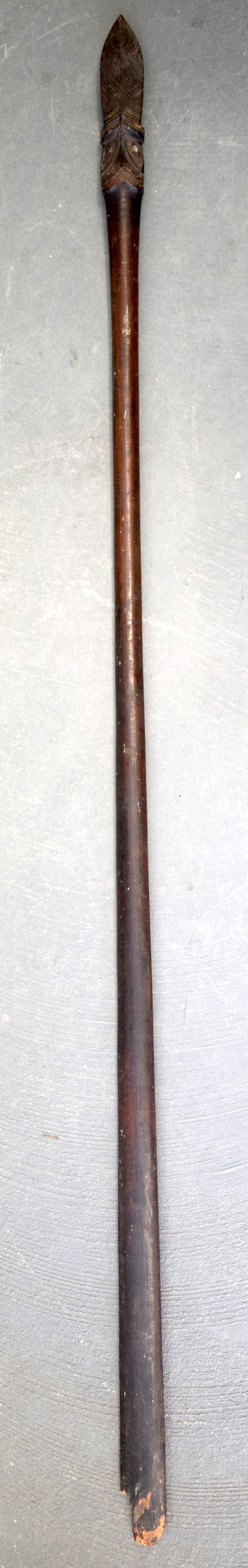 A LARGE 19TH CENTURY NEW ZEALAND TRIBAL MAORI WOOD QUARTER STAFF Taiaha ...