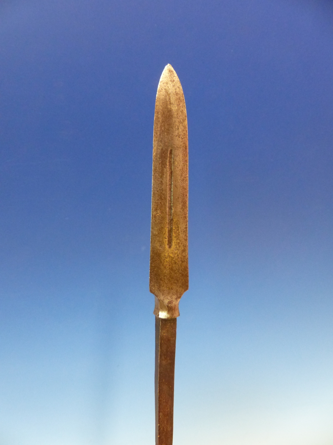 A JAPANESE LANCET SHAPED SPEAR (YARI) BLADE OF TRIANGULAR SECTION, THE ...