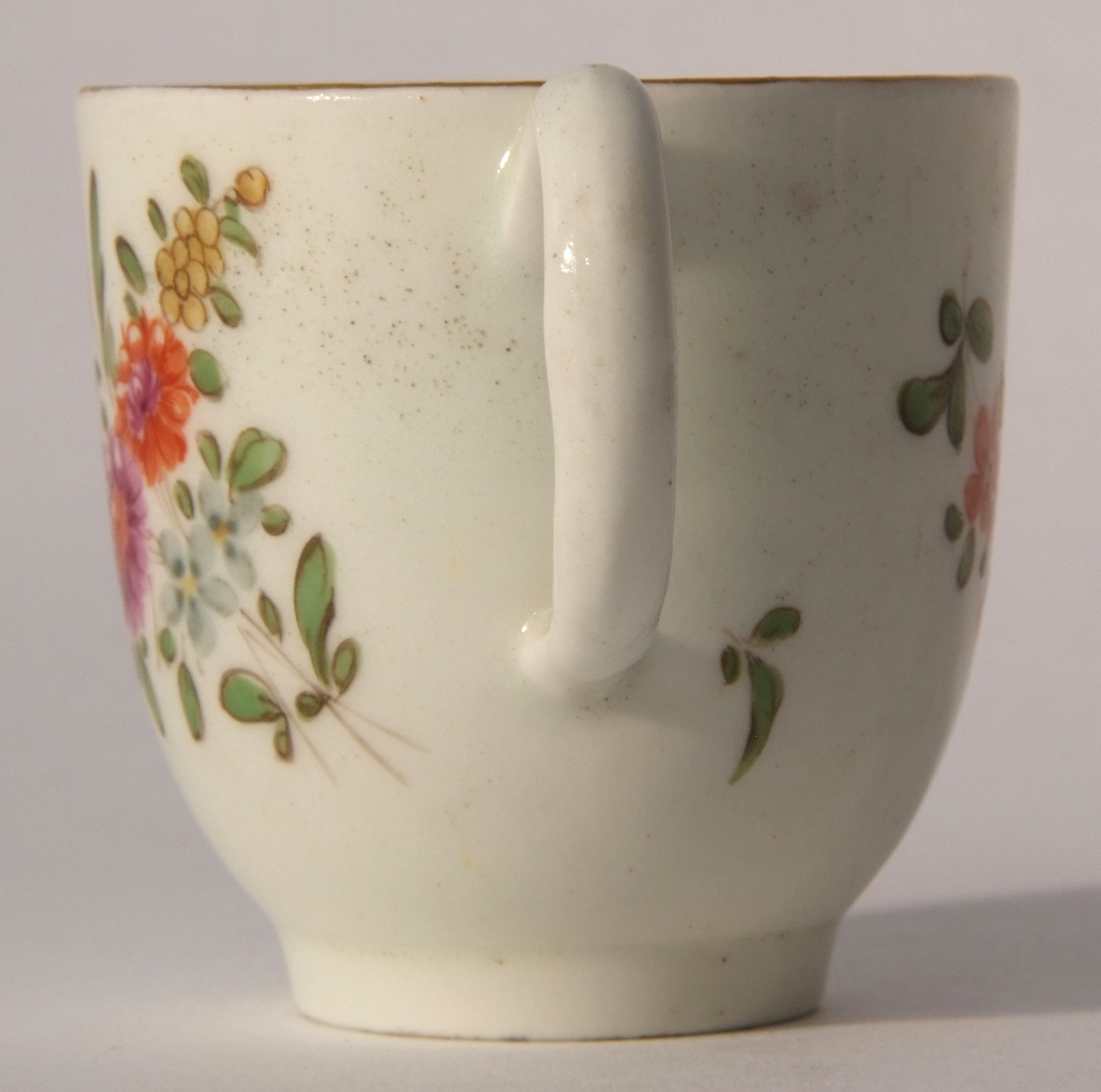 Lowestoft porcelain coffee cup circa 1775, with a tulip painter type ...