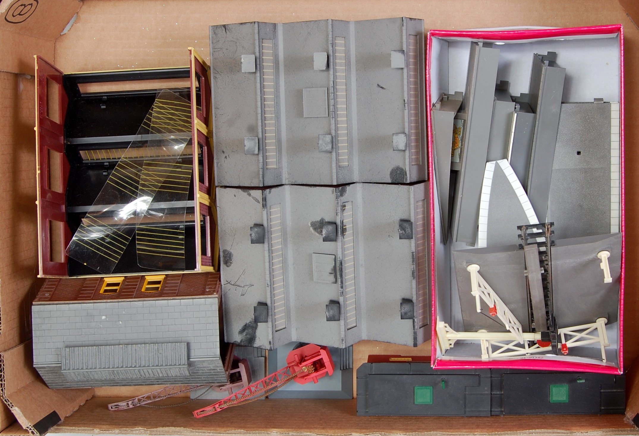3 trays containing large quantity of Triang and Hornby buildings and ...