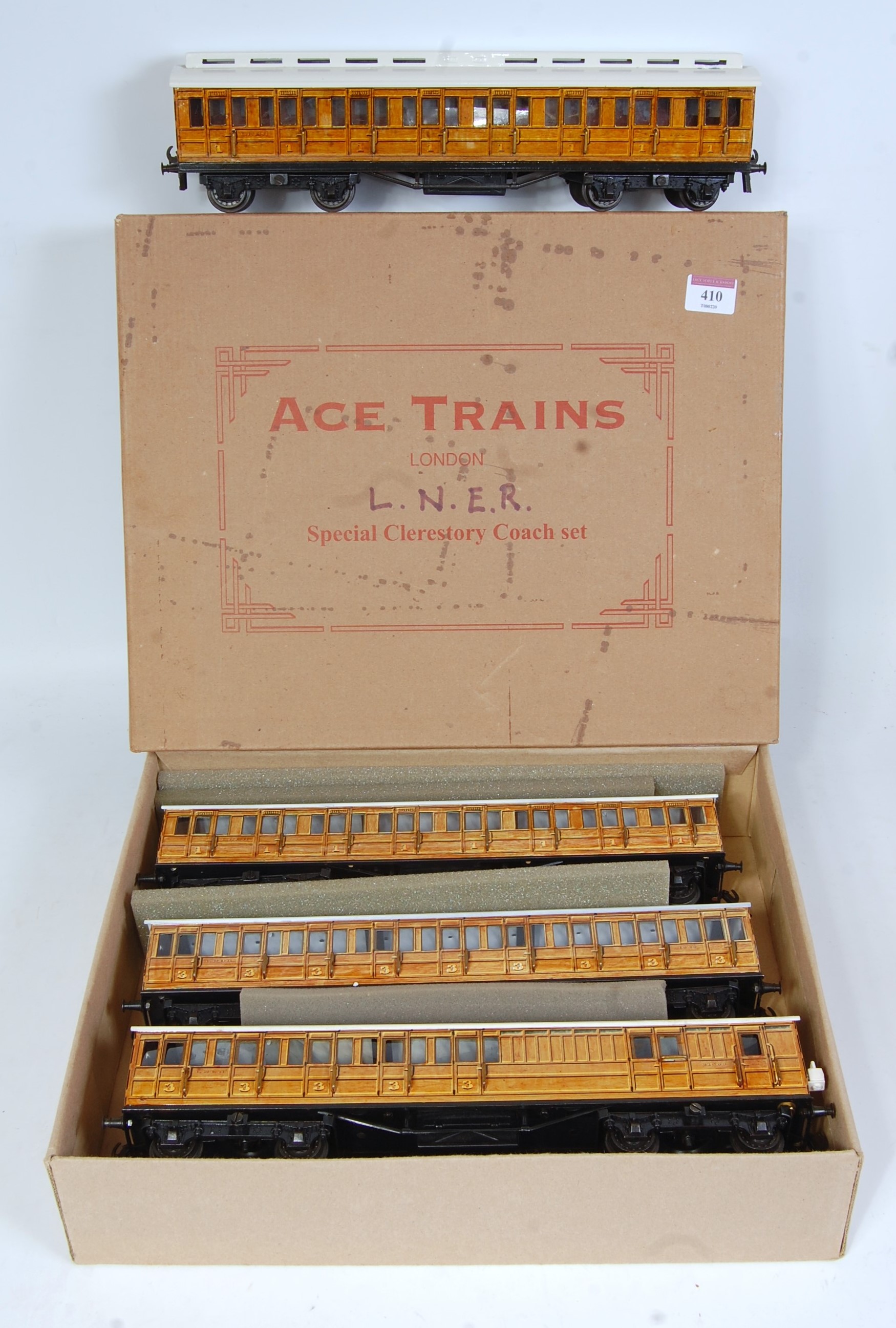 ACE Trains rake of 4 LNER teak non-corridor clerestory coaches 2x No ...