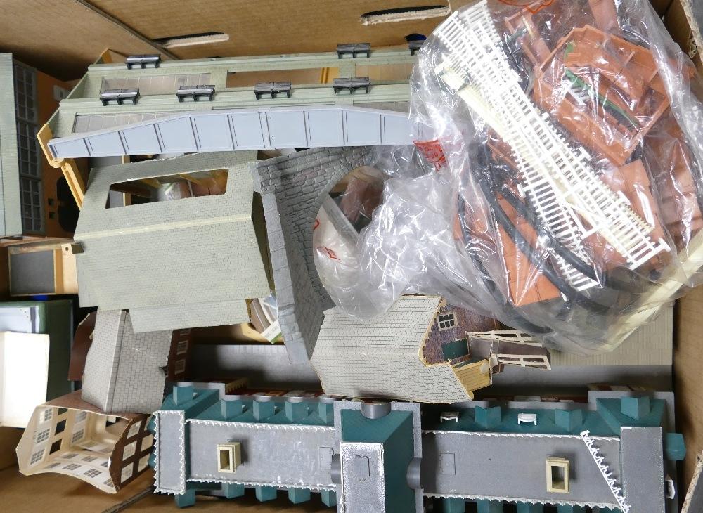 A large collection Model Railway Buildings: Hornby, Triang, Airfix ...