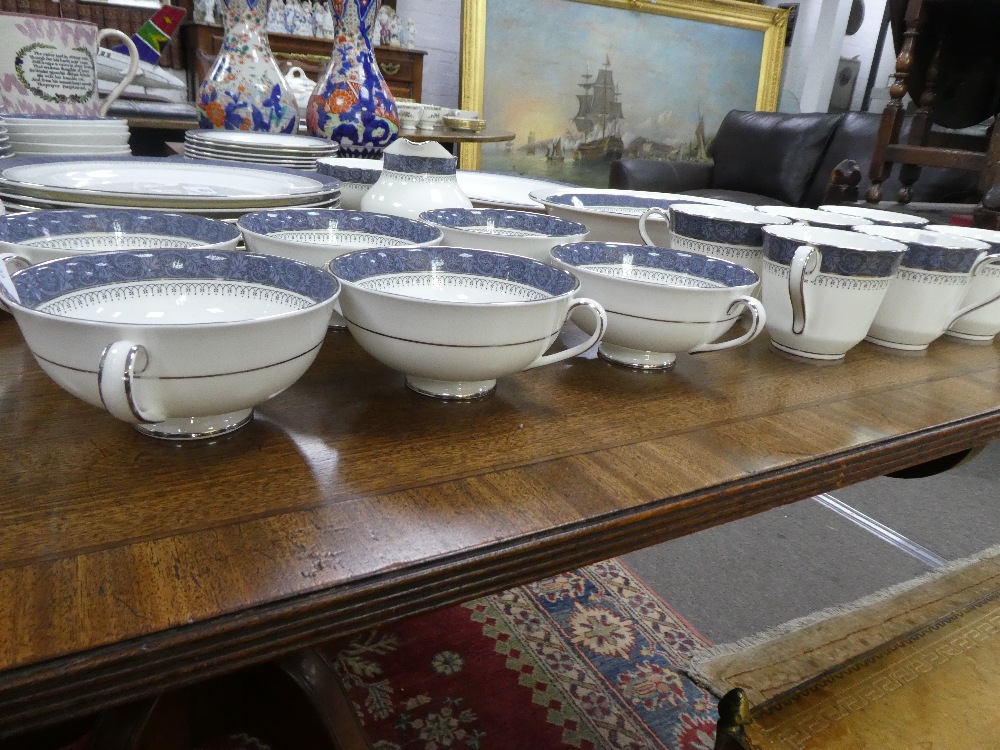 A quality of Royal Doulton 'Sherbrooke' dinner and teaware