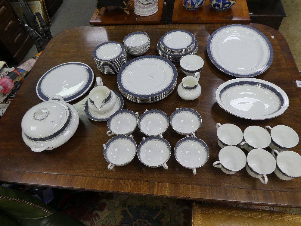 A quality of Royal Doulton 'Sherbrooke' dinner and teaware