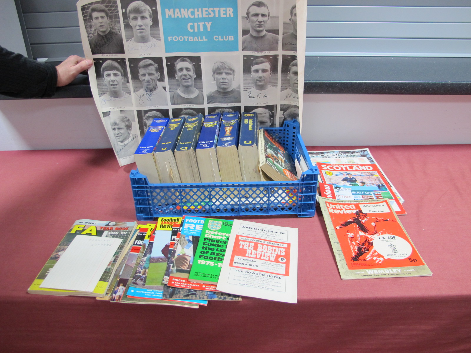 Rothman's Football Yearbook 1970-71, 1st year, five others, Manchester ...