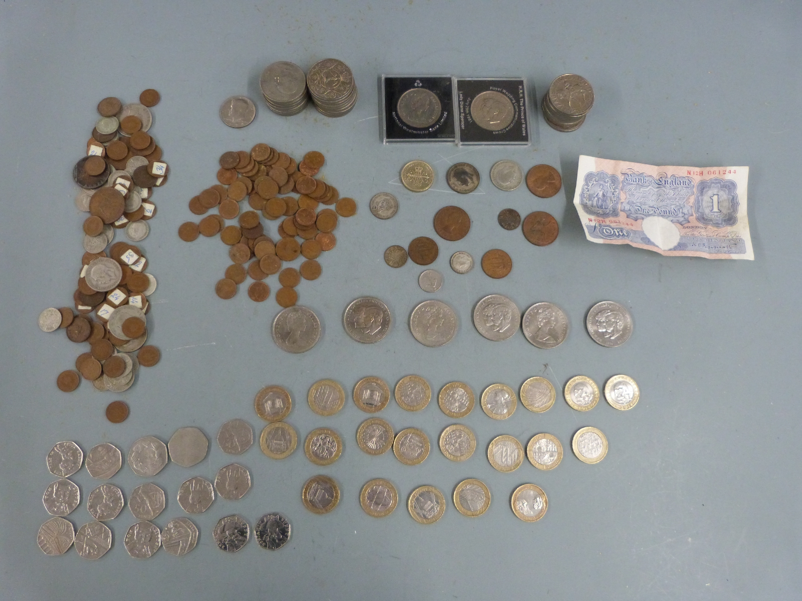 An amateur coin collection to include collectable £2 and 50p ...
