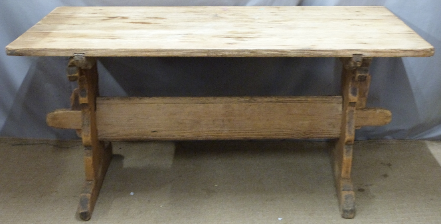 Pine rustic table raised on sleigh type legs united by stretcher, L163 ...