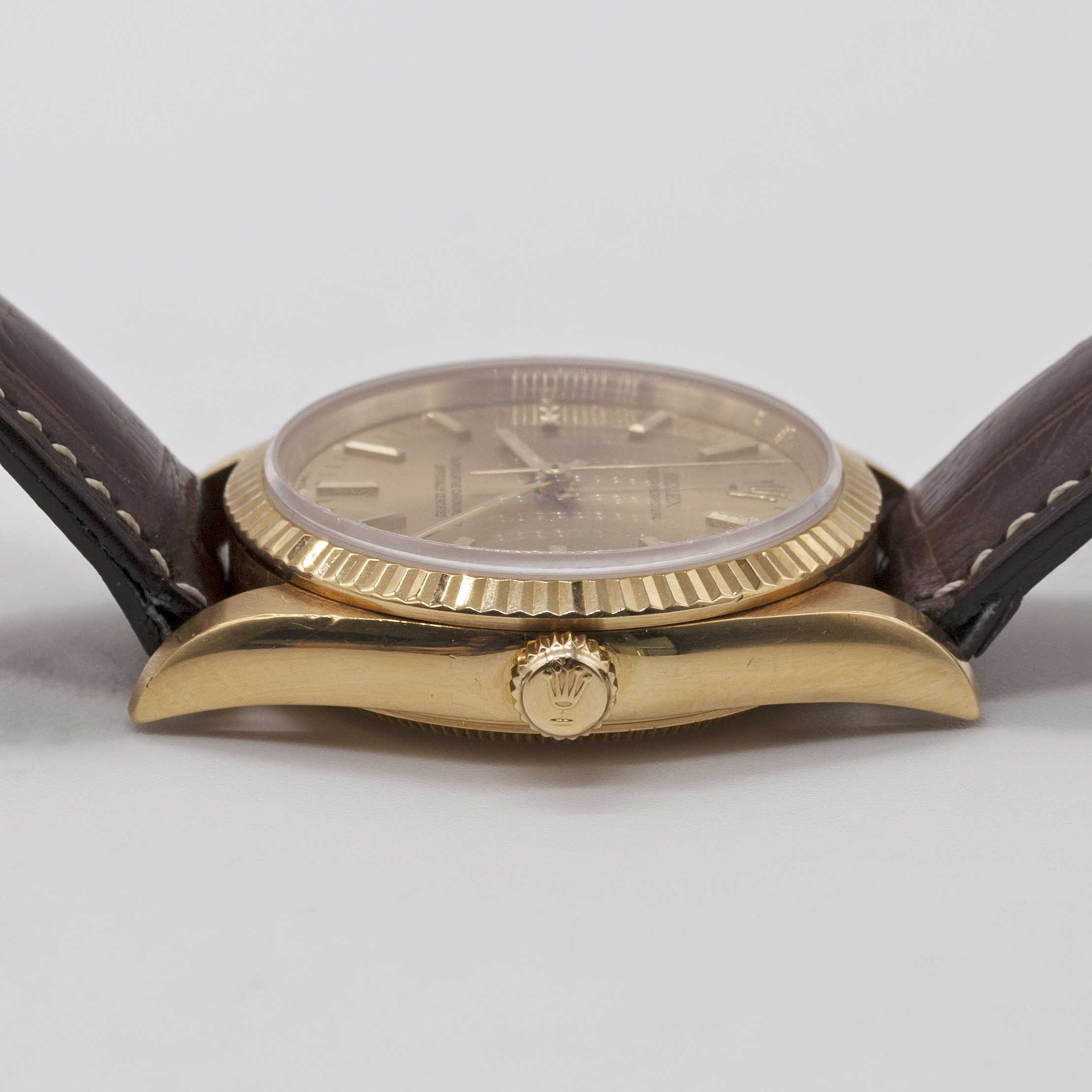 A GENTLEMAN'S 18K SOLID YELLOW GOLD ROLEX OYSTER PERPETUAL WRIST WATCH ...