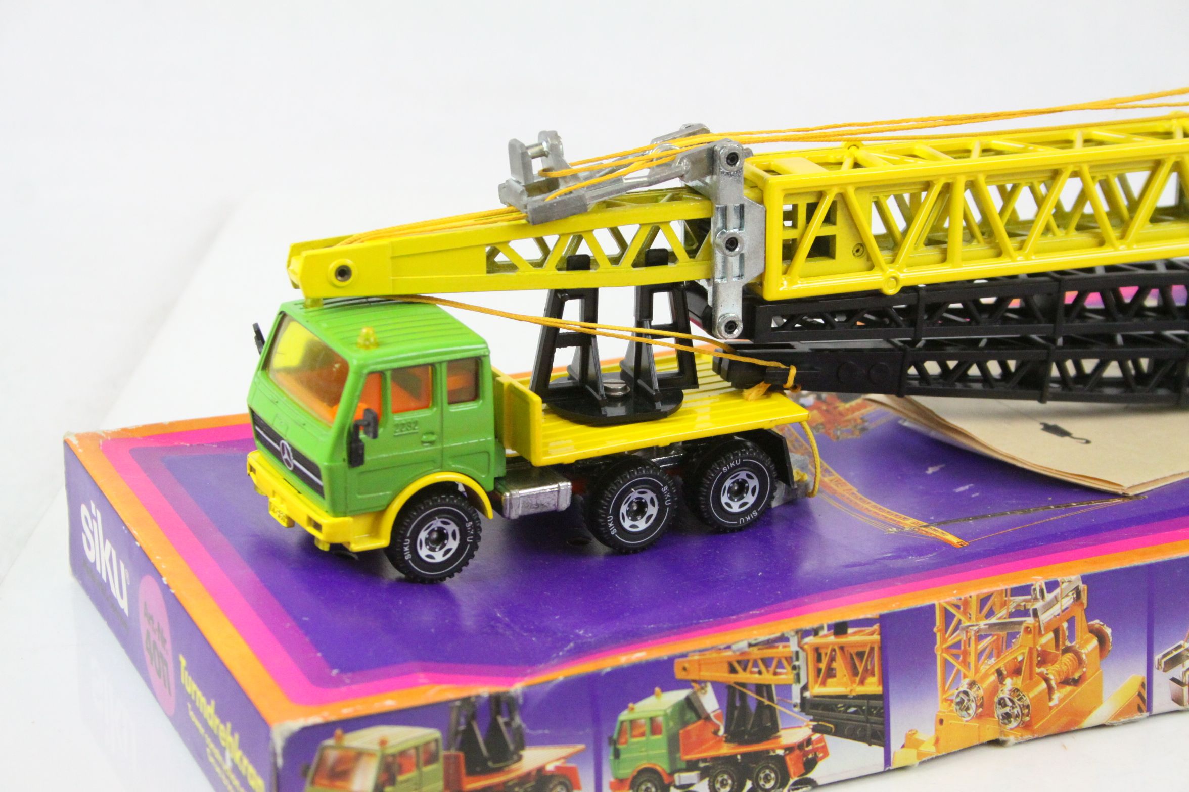 Two boxed diecast Construction models to include Siku 4011 Tower ...