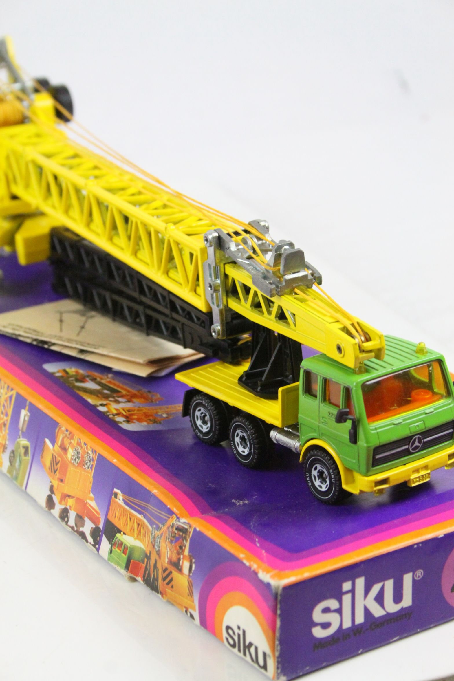 Two boxed diecast Construction models to include Siku 4011 Tower ...