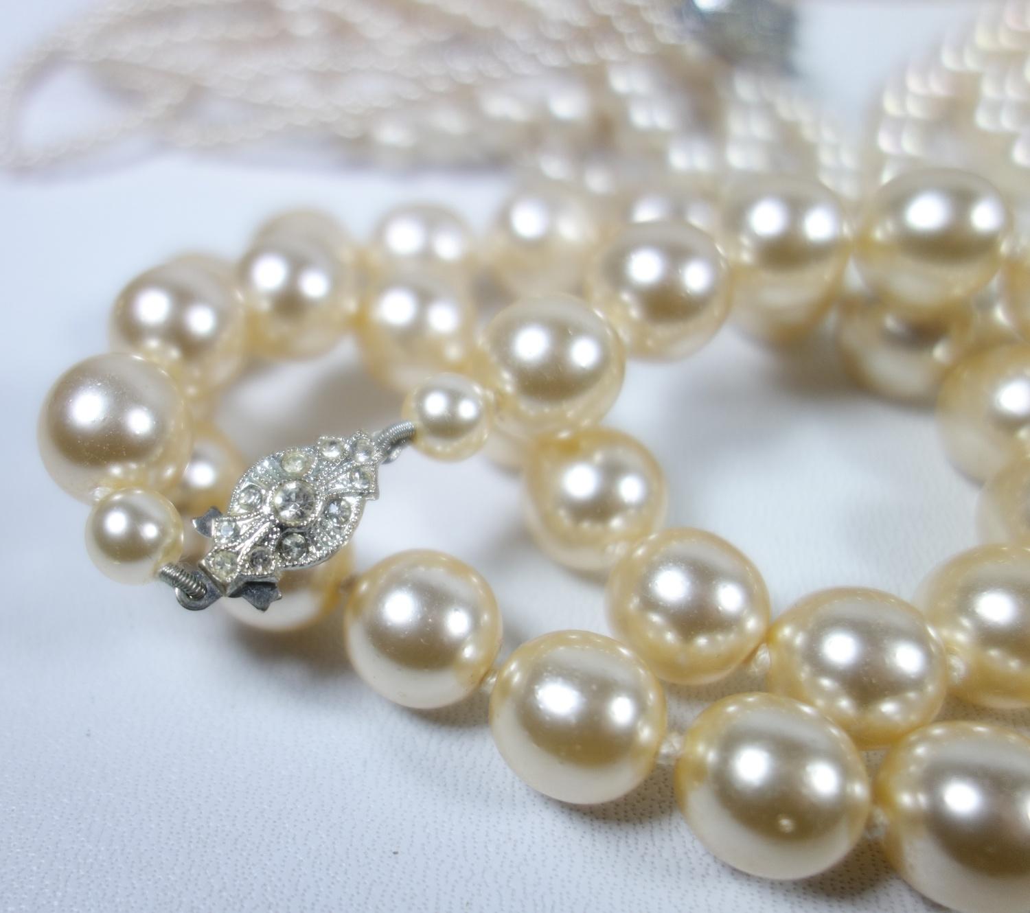 9 CT 'CIRO' STAMPED TRIPLE STRAND PEARL CHOKER NECKLACE (BROKEN), A TWO ...