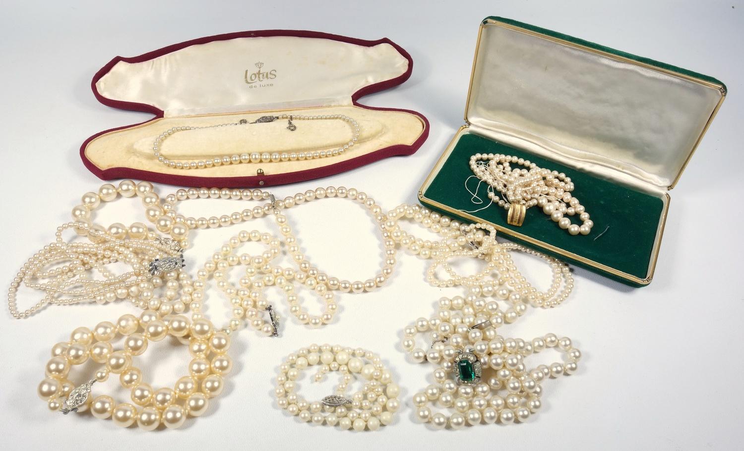 9 CT 'CIRO' STAMPED TRIPLE STRAND PEARL CHOKER NECKLACE (BROKEN), A TWO ...