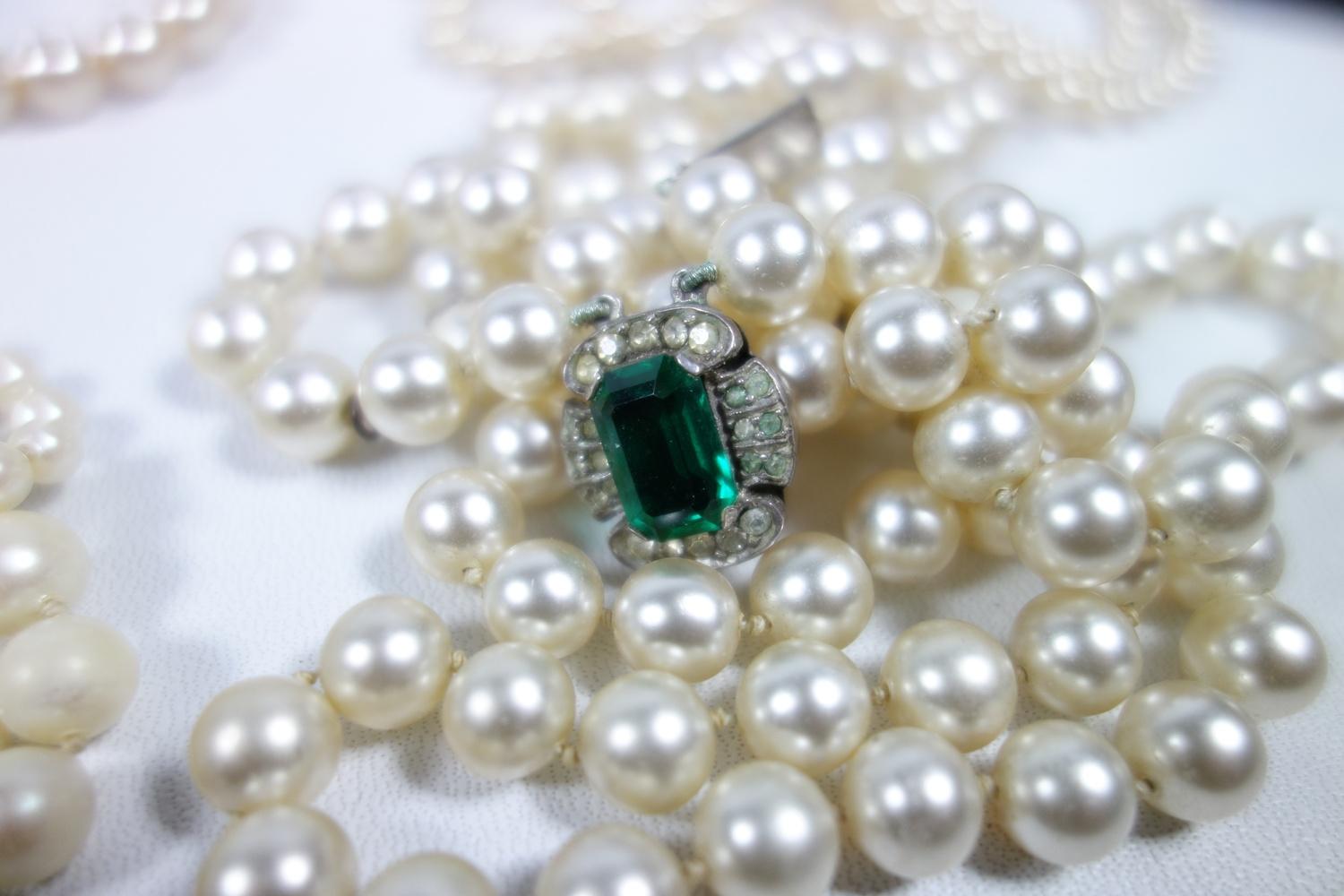 9 CT 'CIRO' STAMPED TRIPLE STRAND PEARL CHOKER NECKLACE (BROKEN), A TWO ...