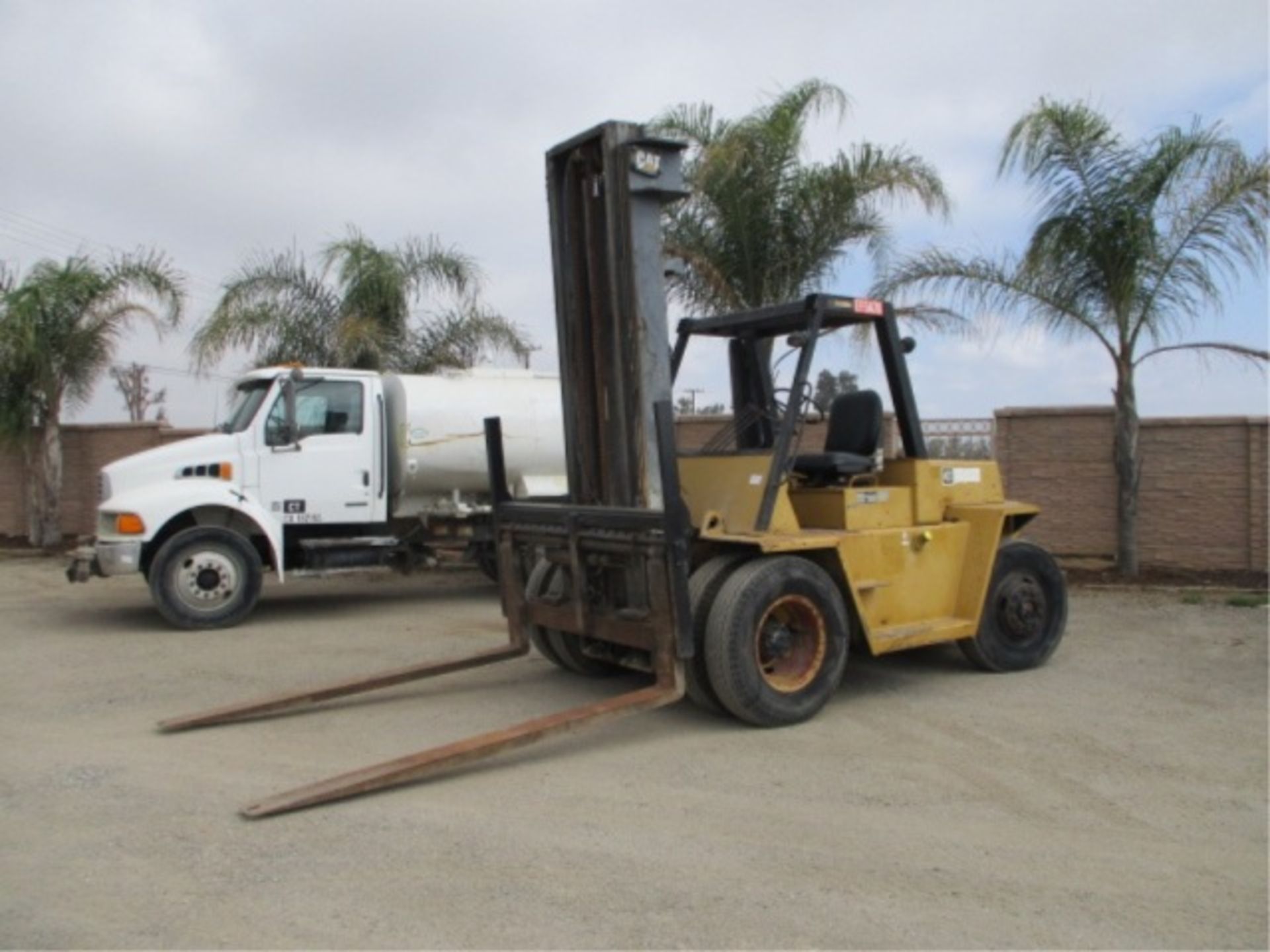 Caterpillar V200B Construction Forklift, 20,000# Capacity, Cat 3208 ...