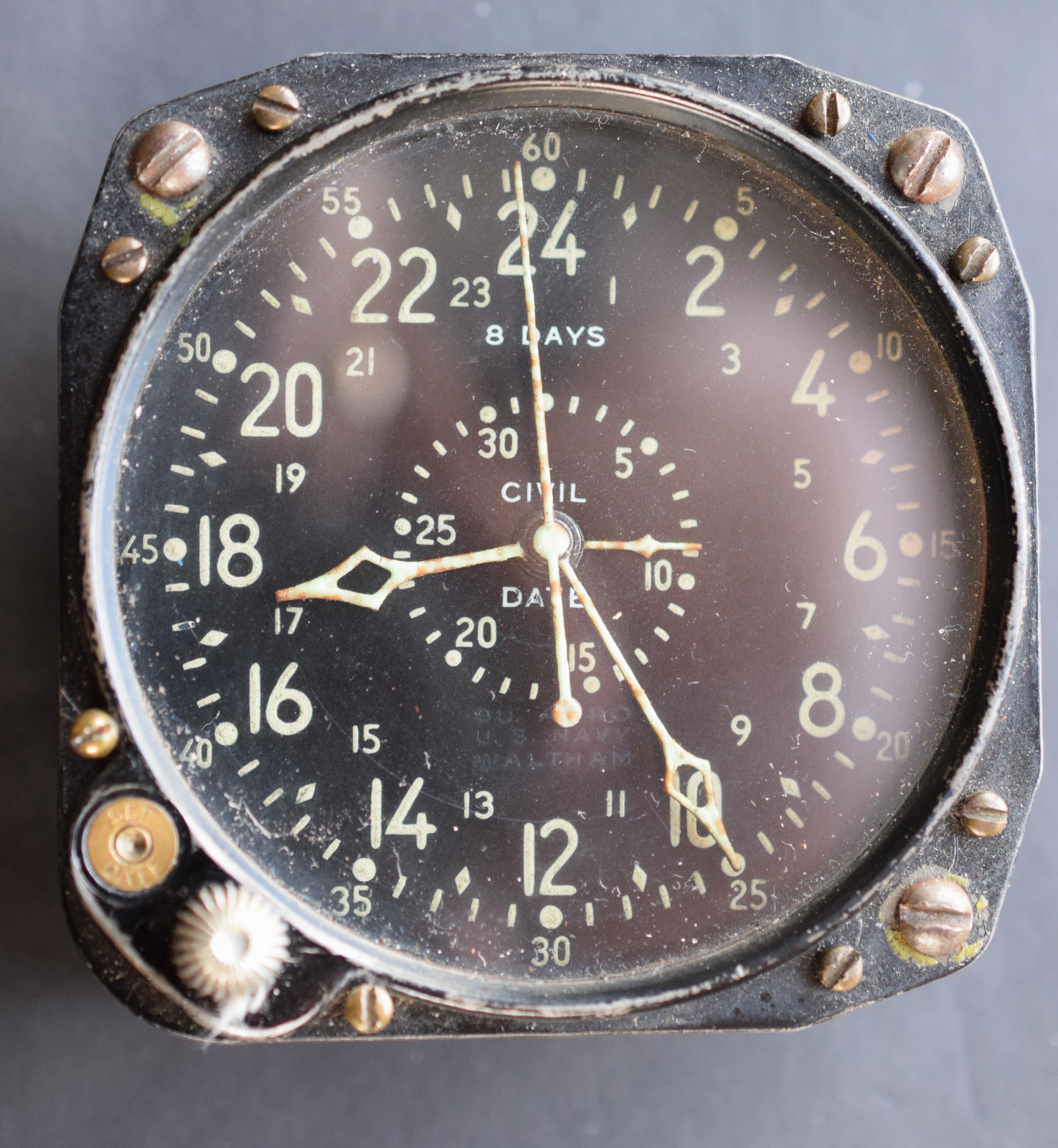 WW2 Era Cockpit Clock Vintage WW2 era 8 day mechanical cockpit clock ...