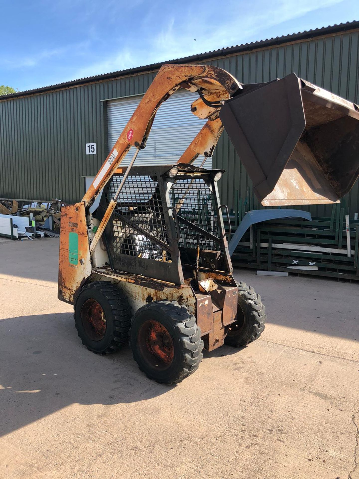 Bobcat Skidsteer 631 Bobcat Skidsteer 631 The cage can be taken off for ...