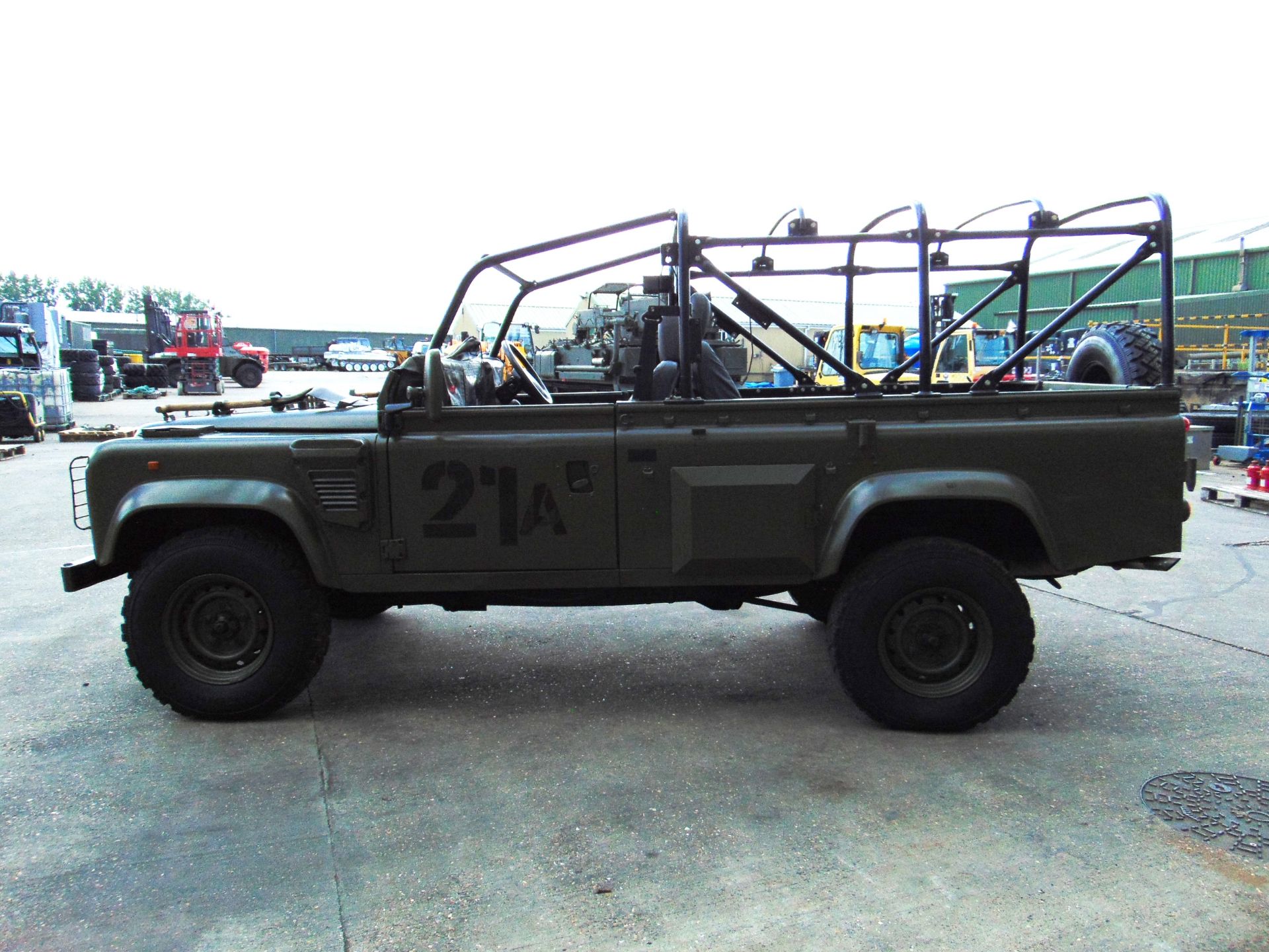 You are bidding on a recently released from the UK MOD Land Rover ...