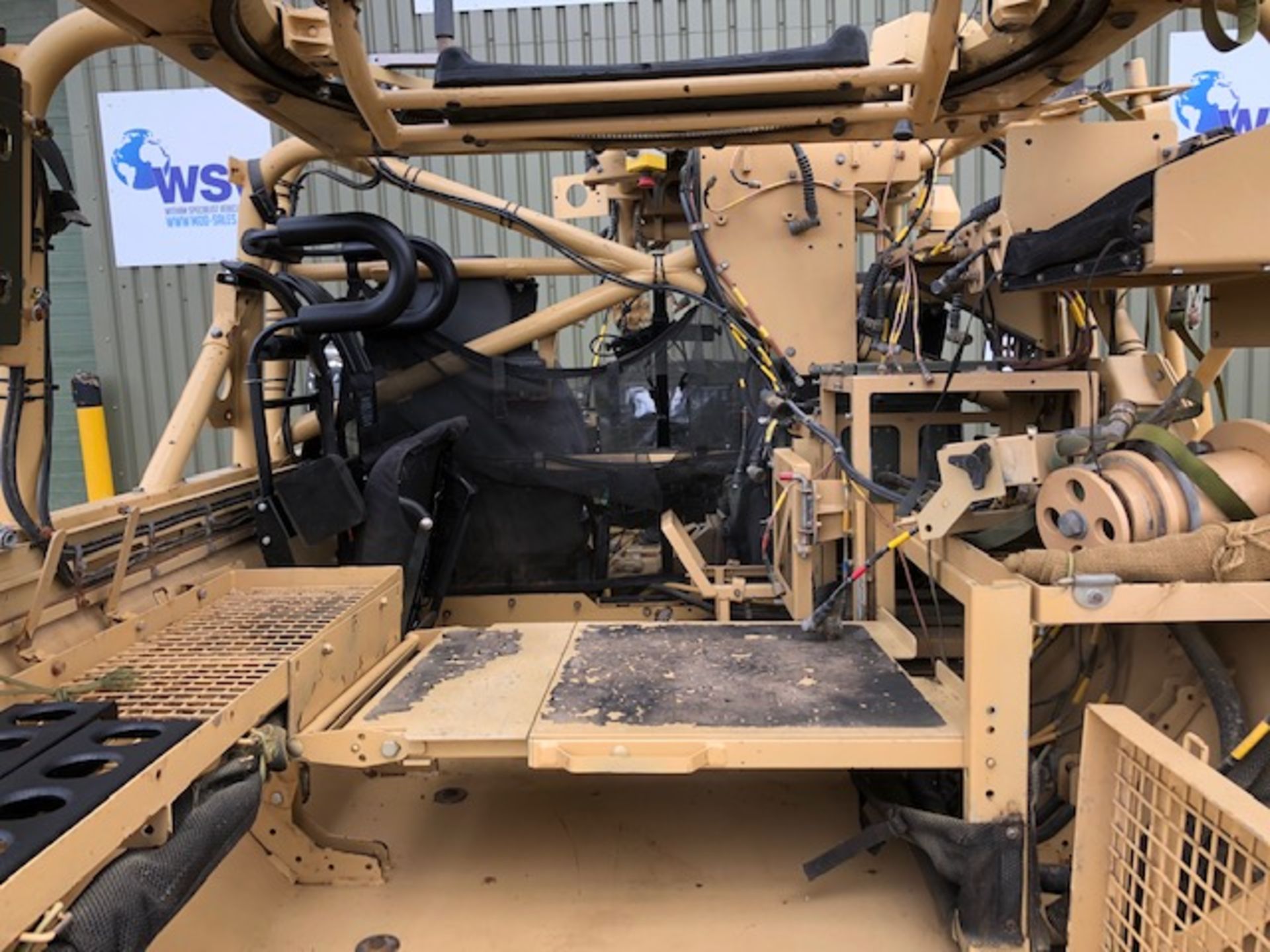 You are bidding on a recently released from the UK MoD a Land Rover ...