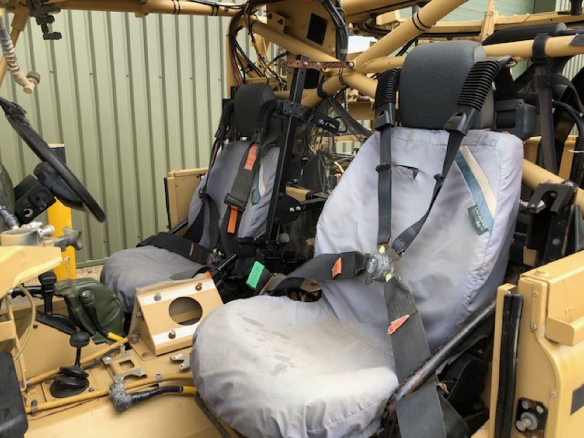 You are bidding on a recently released from the UK MoD a Land Rover ...