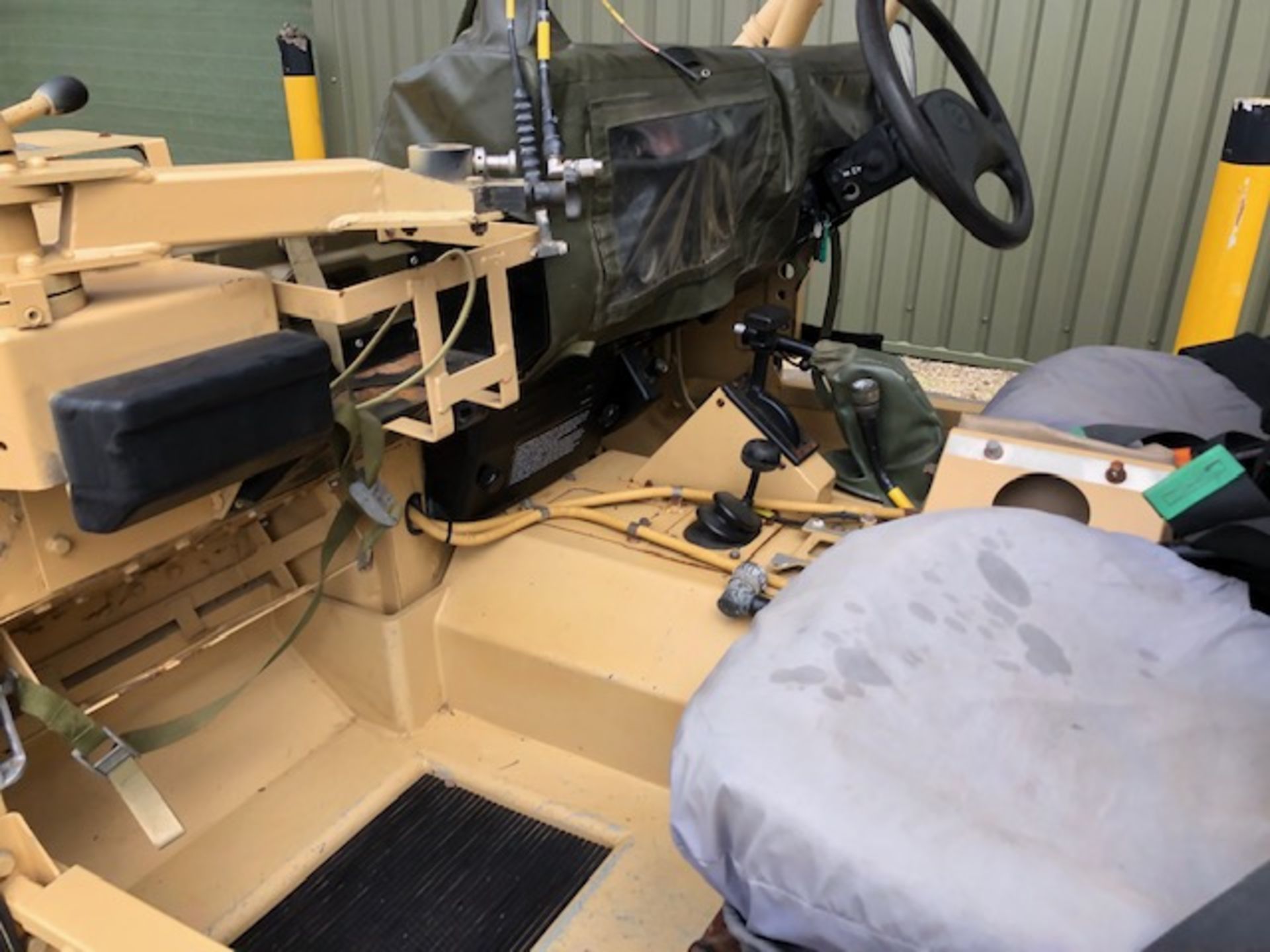 You are bidding on a recently released from the UK MoD a Land Rover ...