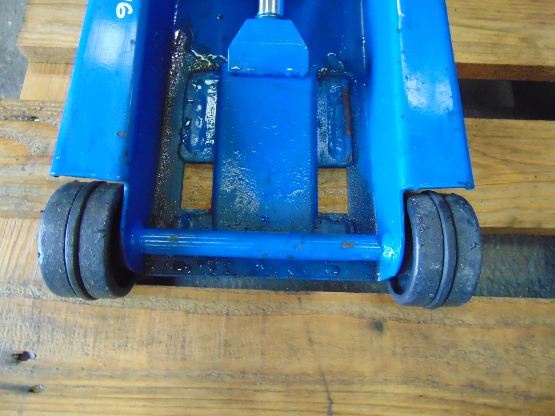 You are bidding on a Weber Hydraulic WDK20 2Ton Workshop Trolley Jack ...