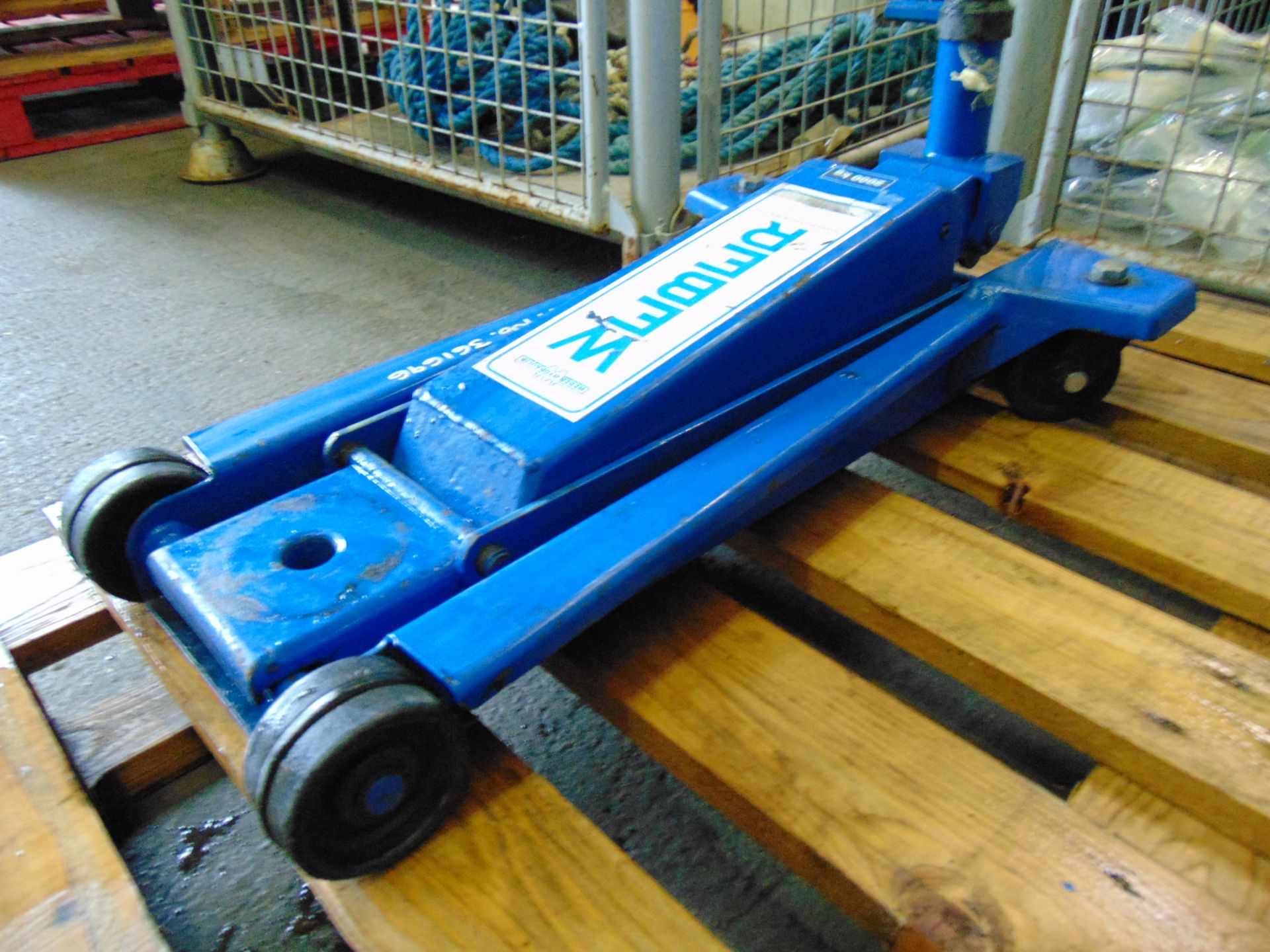 You are bidding on a Weber Hydraulic WDK20 2Ton Workshop Trolley Jack ...
