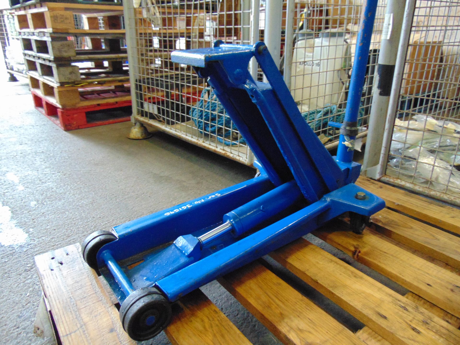 You are bidding on a Weber Hydraulic WDK20 2Ton Workshop Trolley Jack ...