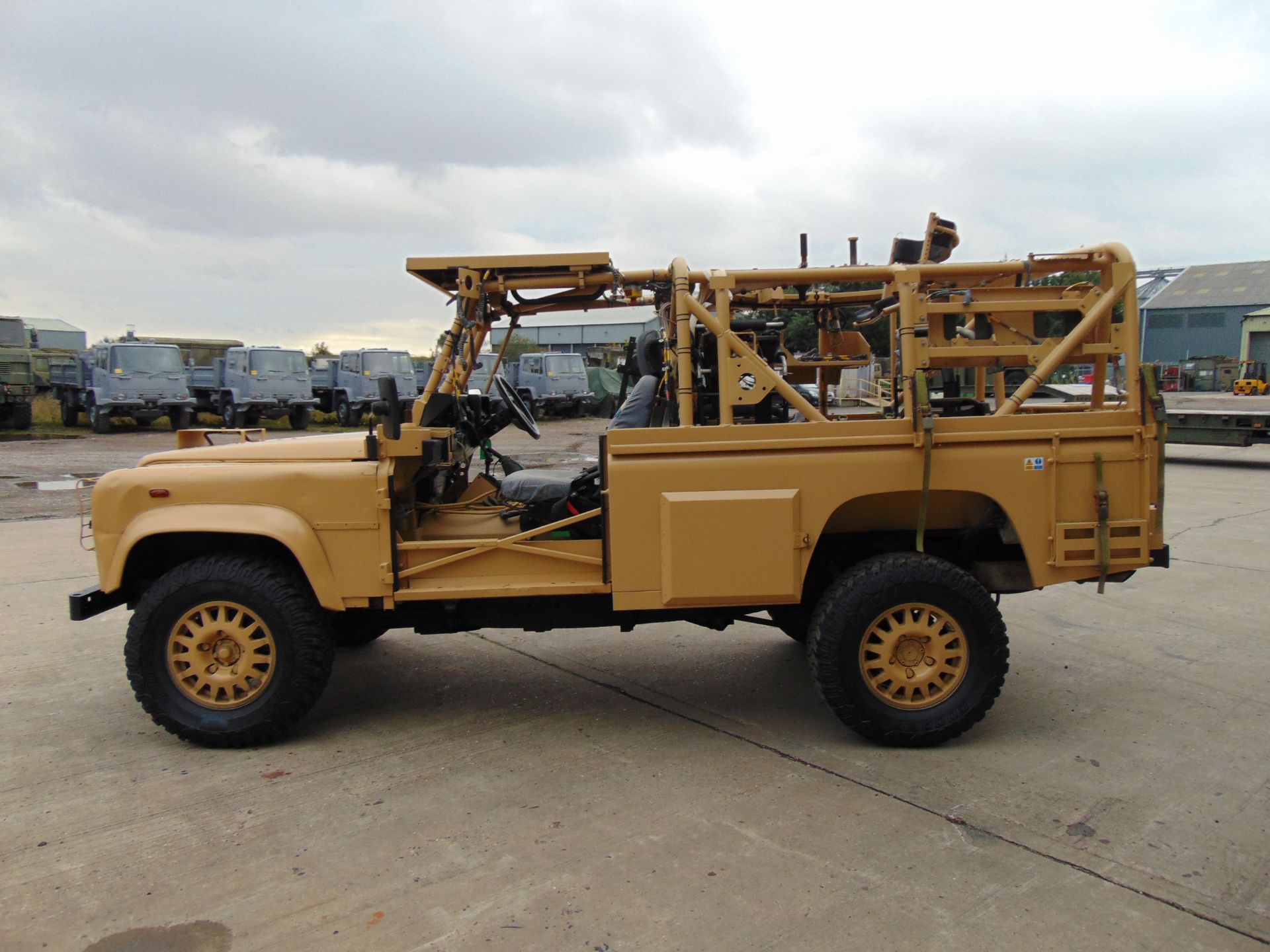 You are bidding on a recently released from the UK MoD a Land Rover ...