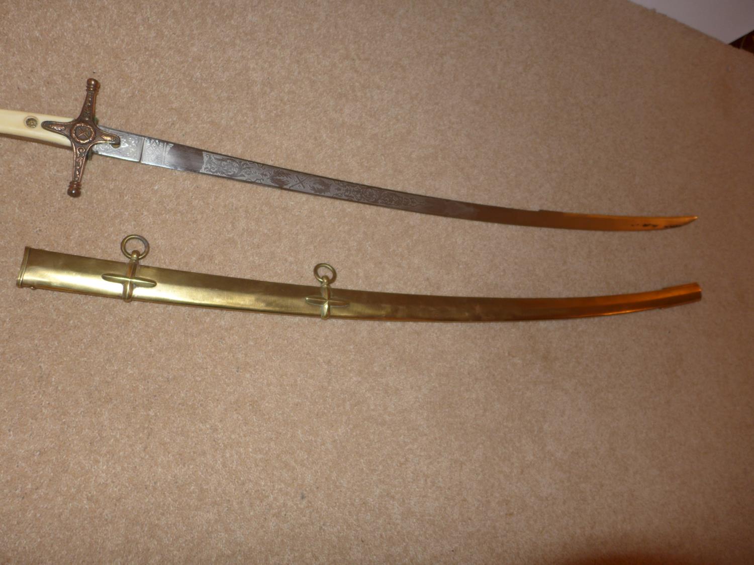 A MODERN MAMELUKE SWORD, 84CM, CURVED BLADE