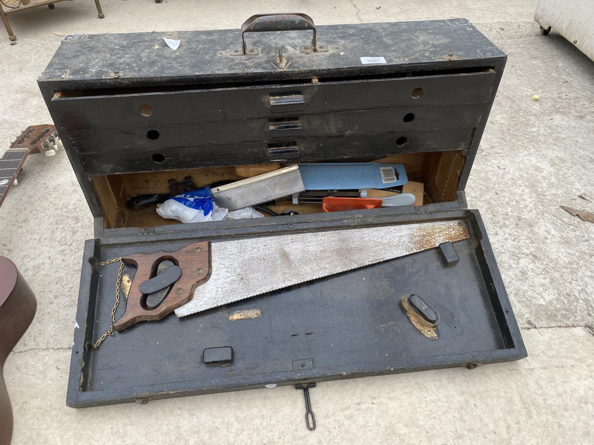 A VINTAGE WOODEN JOINERS CHEST TO ALSO INCLUDE HAND TOOLS