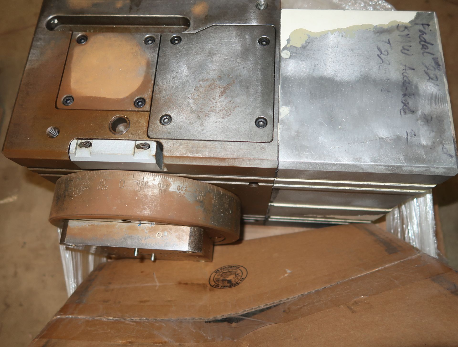 SMW ACCU-ROCK RT 255VN 4TH AXIS W/WIRE HARNESS AND MANUALS (CAME OFF ...