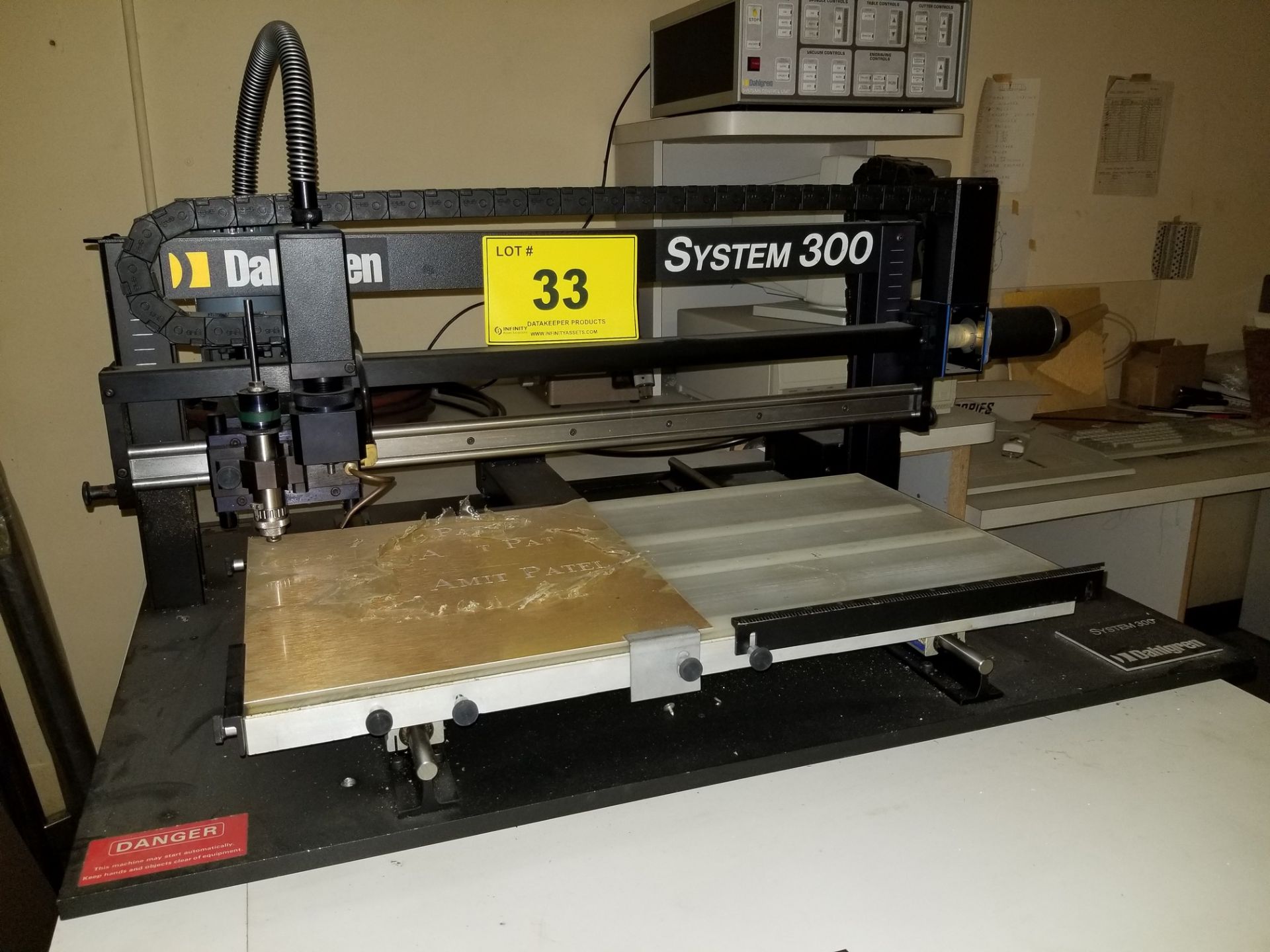 DAHLGREN SYSTEM 300 ENGRAVER W/ STANDARD ACCESSORIES AND COLLET LOADING ...