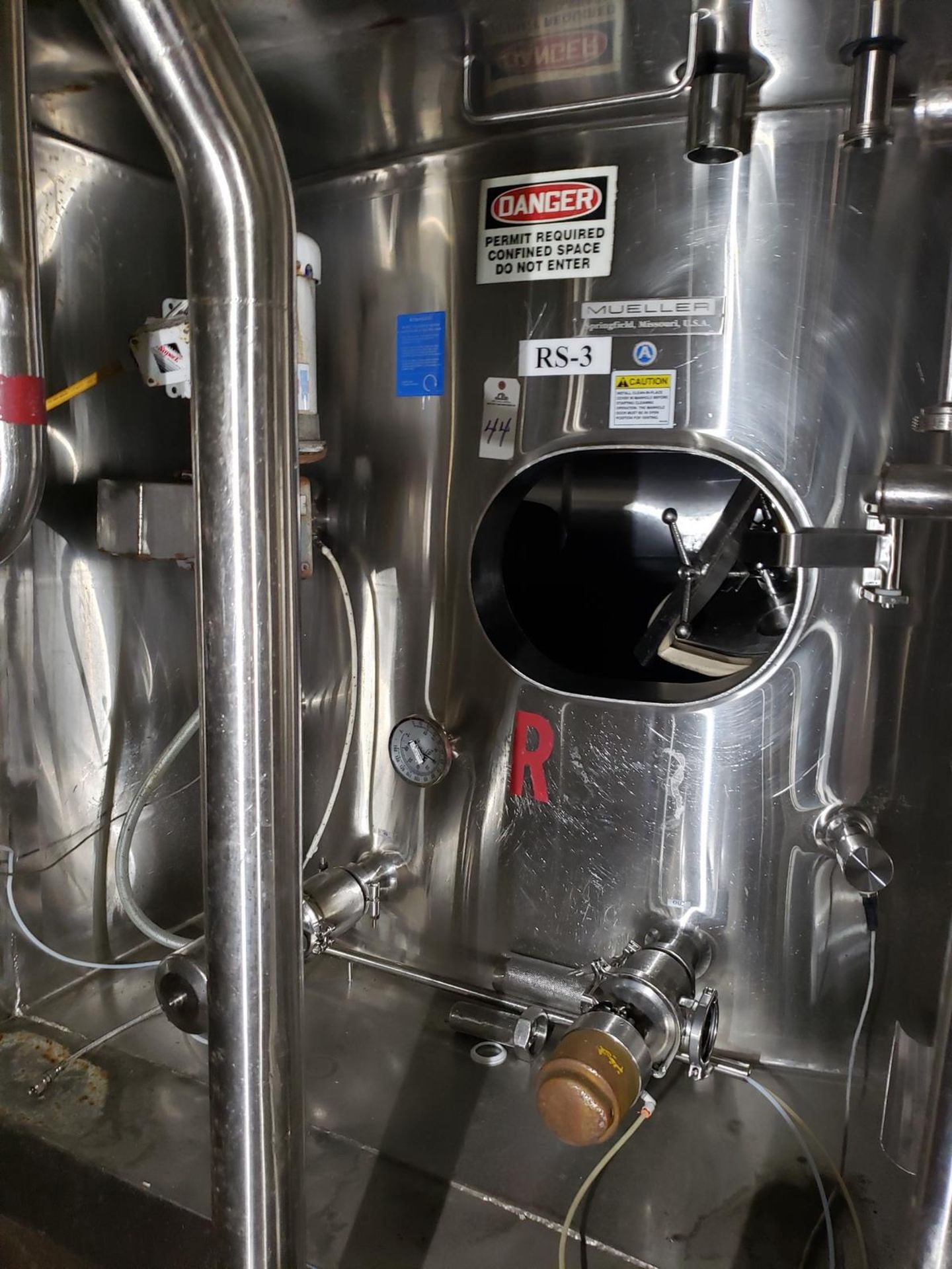 Mueller 44,000 Gallon Stainless Steel Silo, Bottom Horizontal Agitator ...