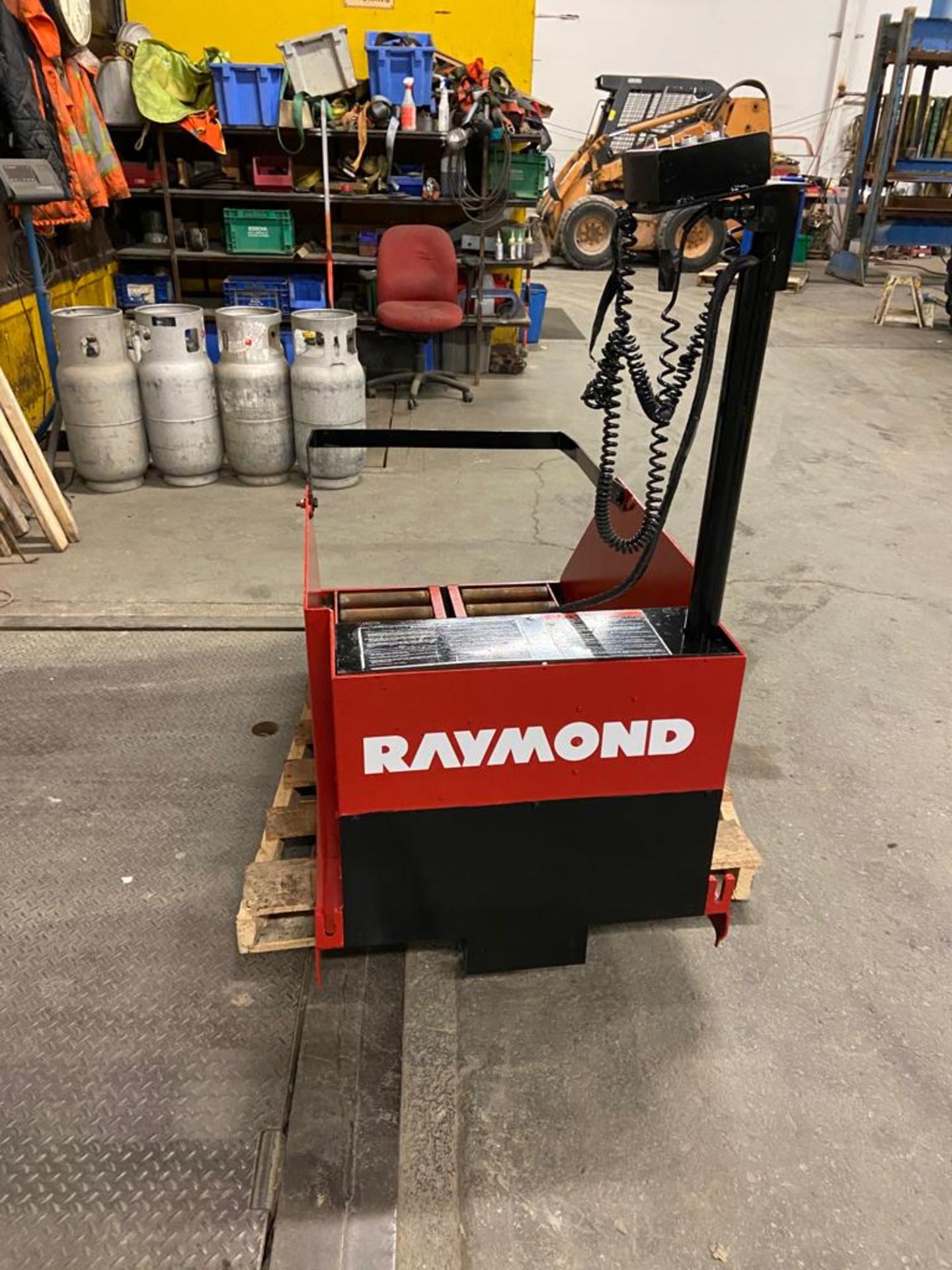 Raymond Forklift Battery Remover model BATT-R-EASE II Puller Magnet ...