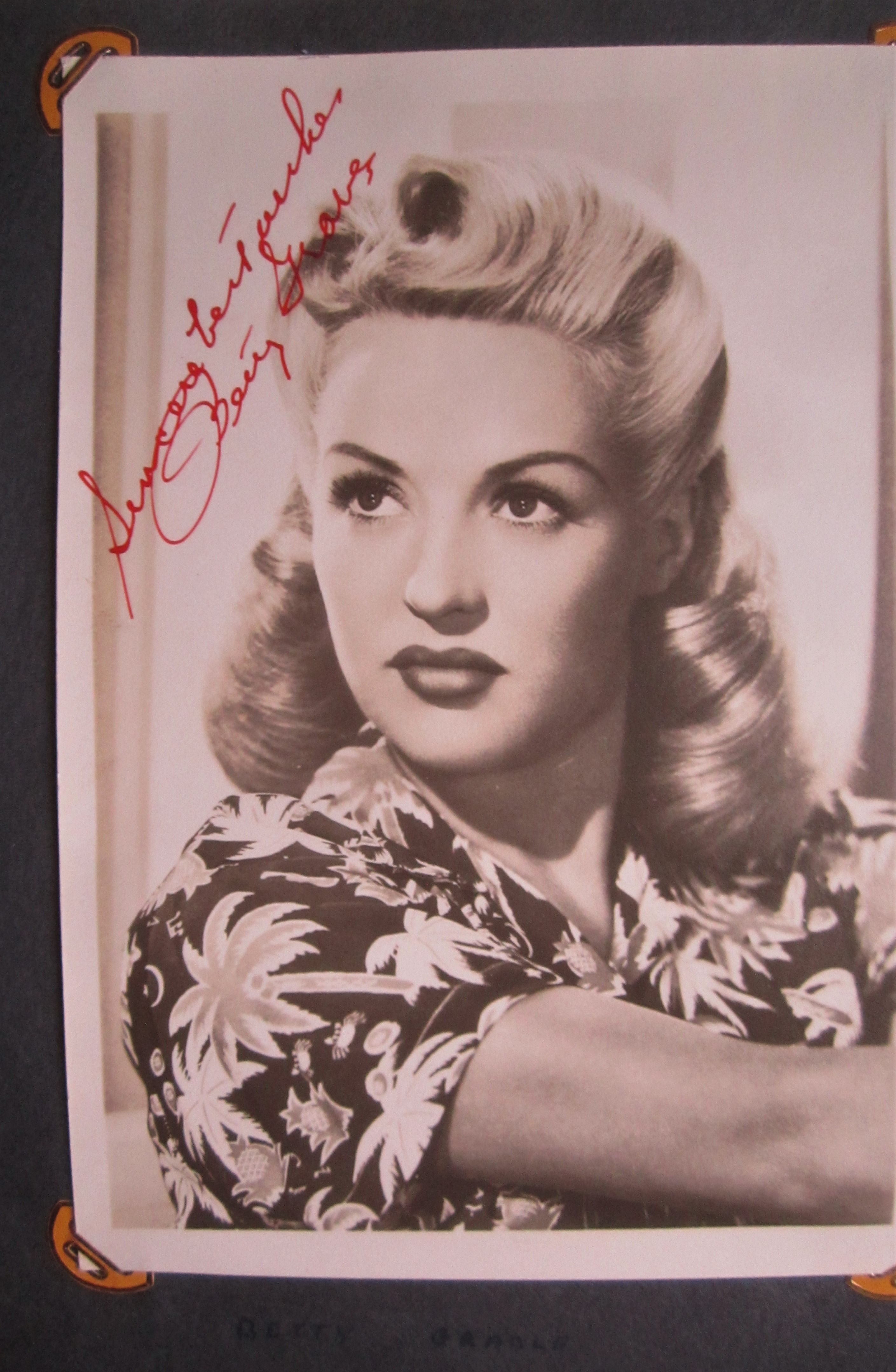 AUTOGRAPHS - 1940/50'S SIGNED PHTOGRAPHS OF FILM STARS & CELEBRITIES ...
