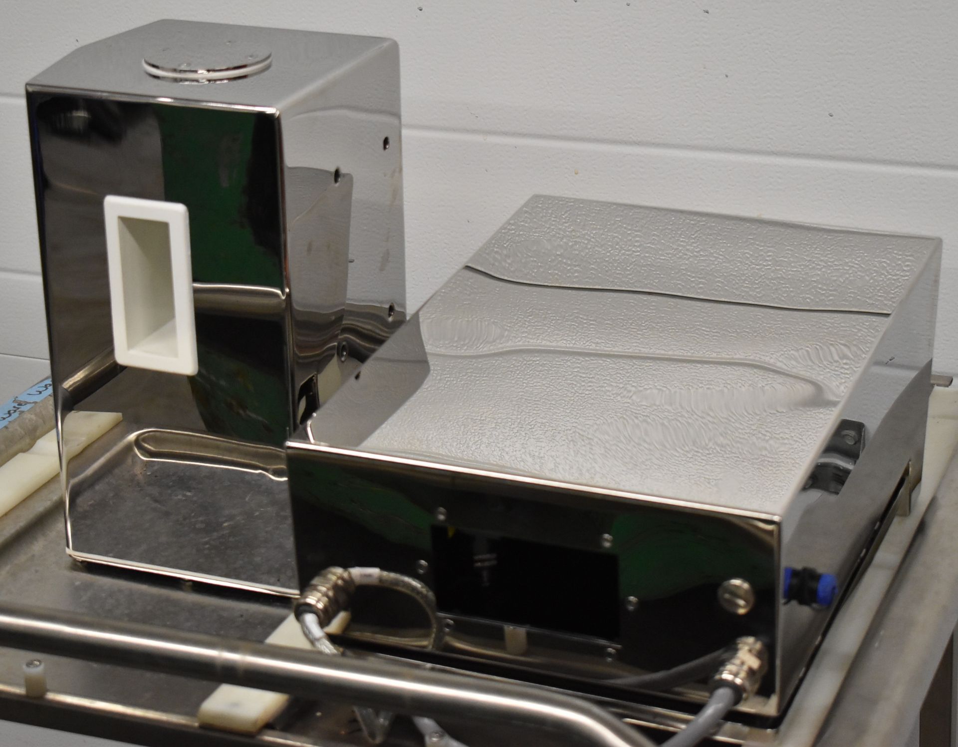 LOMA SYSTEMS (2016) INSIGHT THROUGH-TYPE METAL DETECTOR WITH 1.5"X3.75 ...