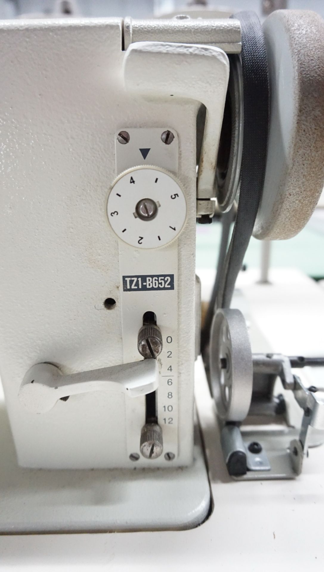 BROTHER TZ1-B652 SINGLE NEEDLE ZIG-ZAG MACHINE, S/N 078111141 (110V)