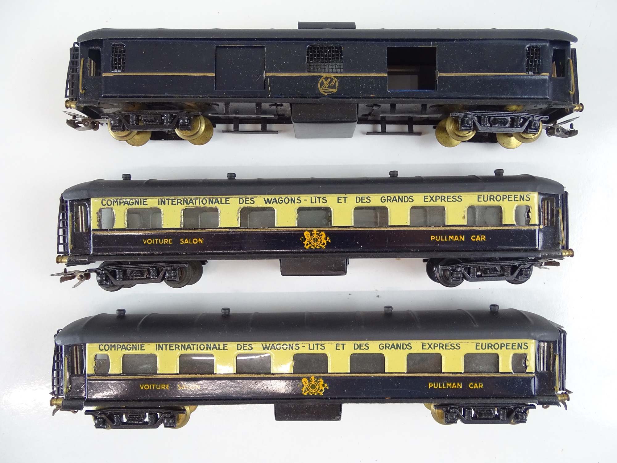 An unusual group of vintage tinplate HO scale CIWL Pullman coaches ...