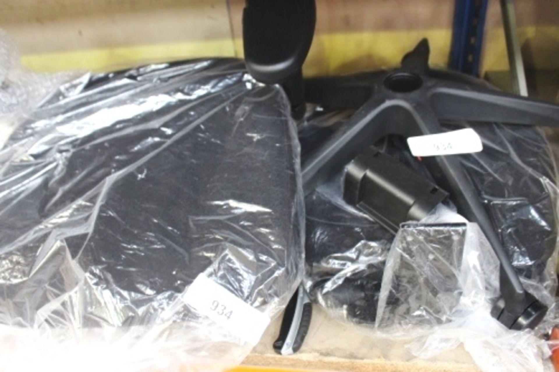 1 x Posturite black home worker office chair - New, unboxed (GS36B)