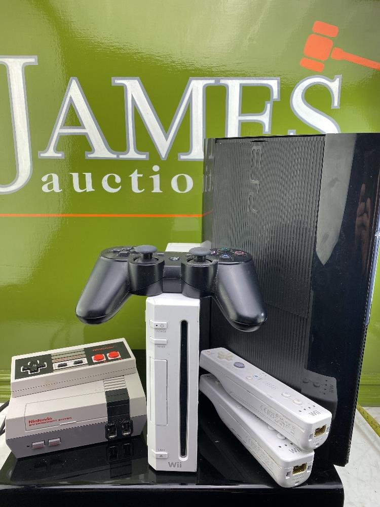 Collection of Vintage Game Consoles-Nintendo Classic, Playstation etc ...