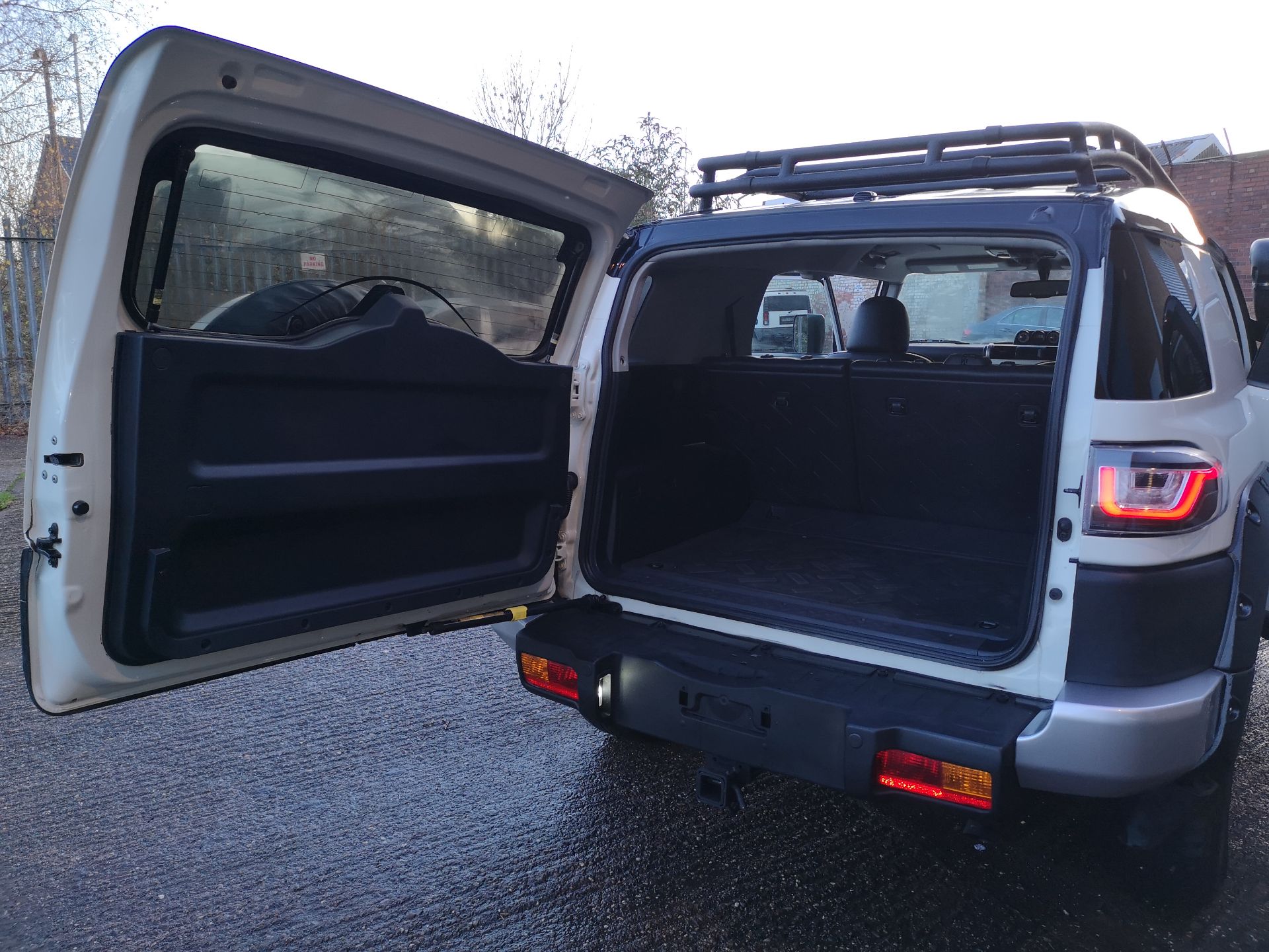 White RHD Toyota FJ Cruiser 4.0 Petrol 2014, RHD Only 41’135 Miles LED ...