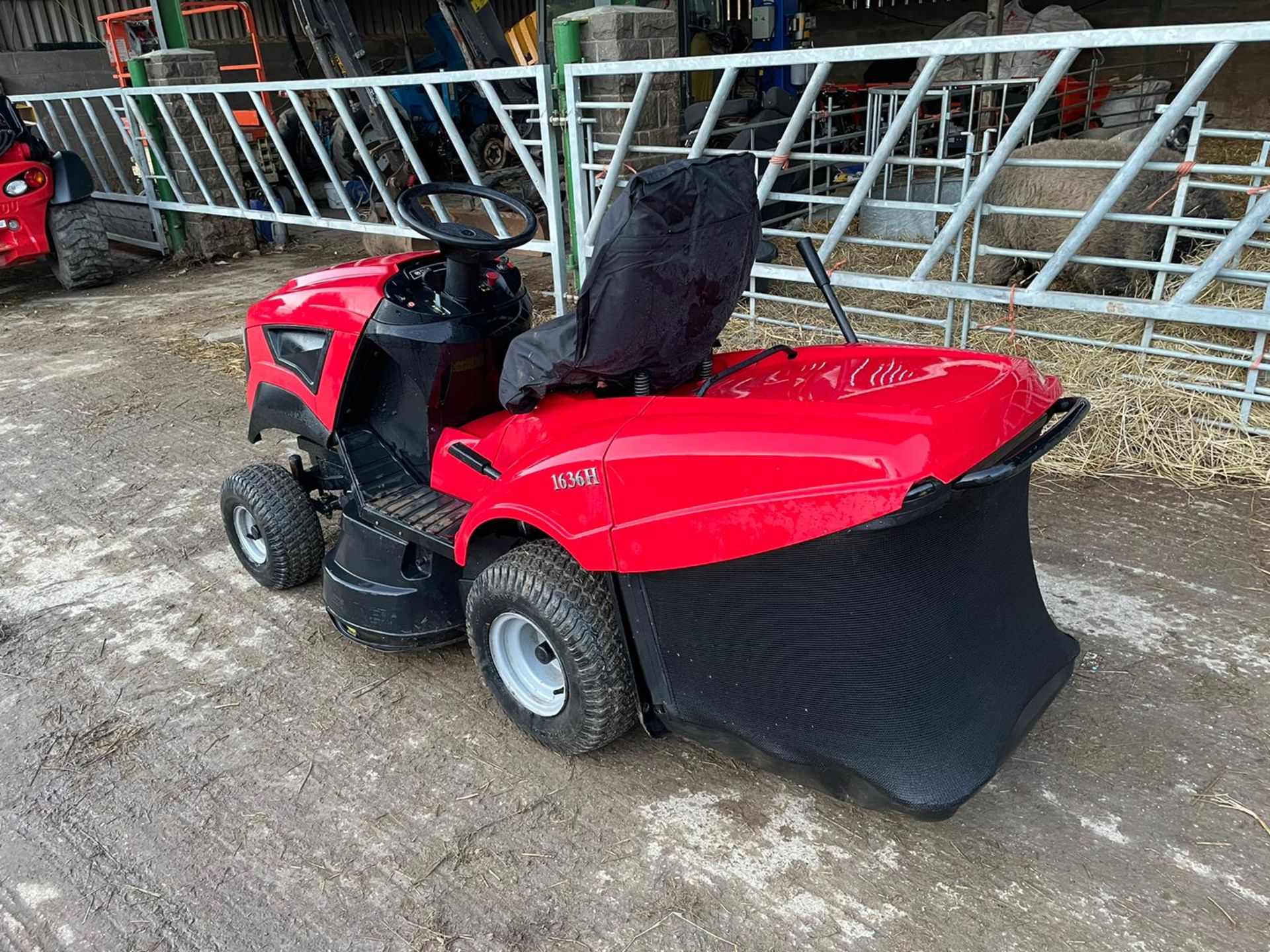 JA - MOUNTFIELD 1636H RIDE ON MOWER, RUNS, DRIVES AND CUTS, IN USED BUT ...