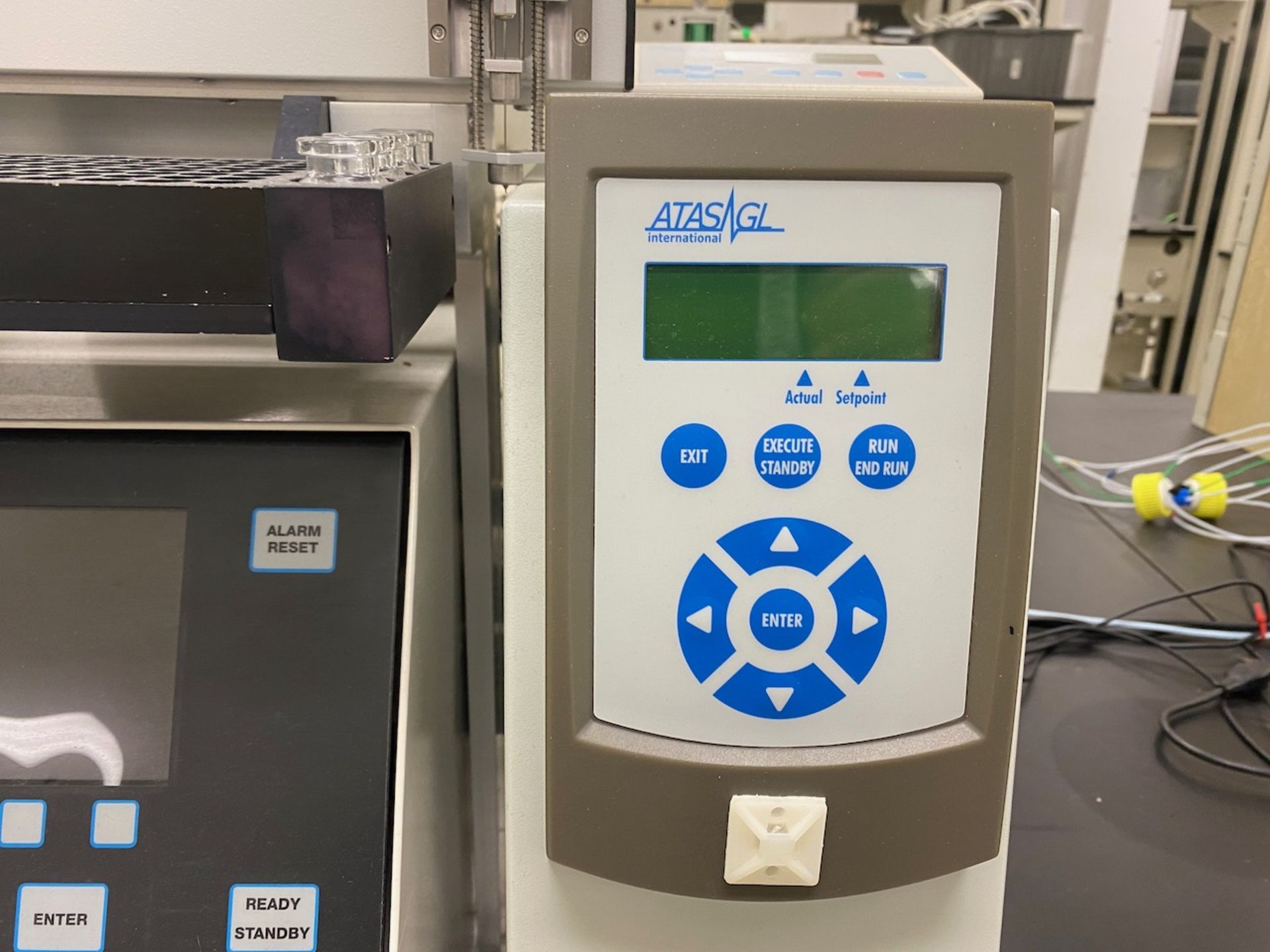 Smiths IONSCAN 400B. S/N 19491. Loading Fee : 150