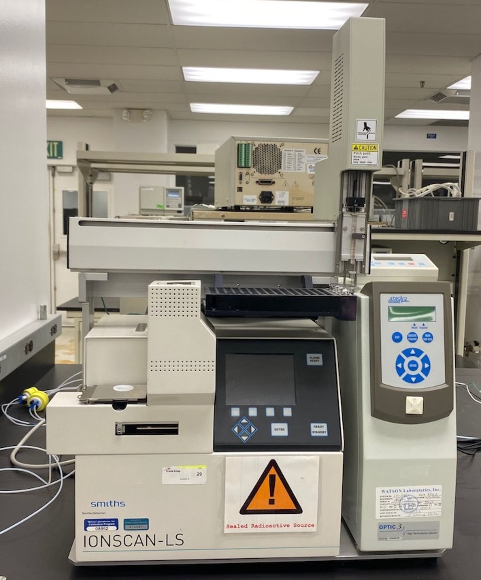 Smiths IONSCAN 400B. S/N 19491. Loading Fee : 150