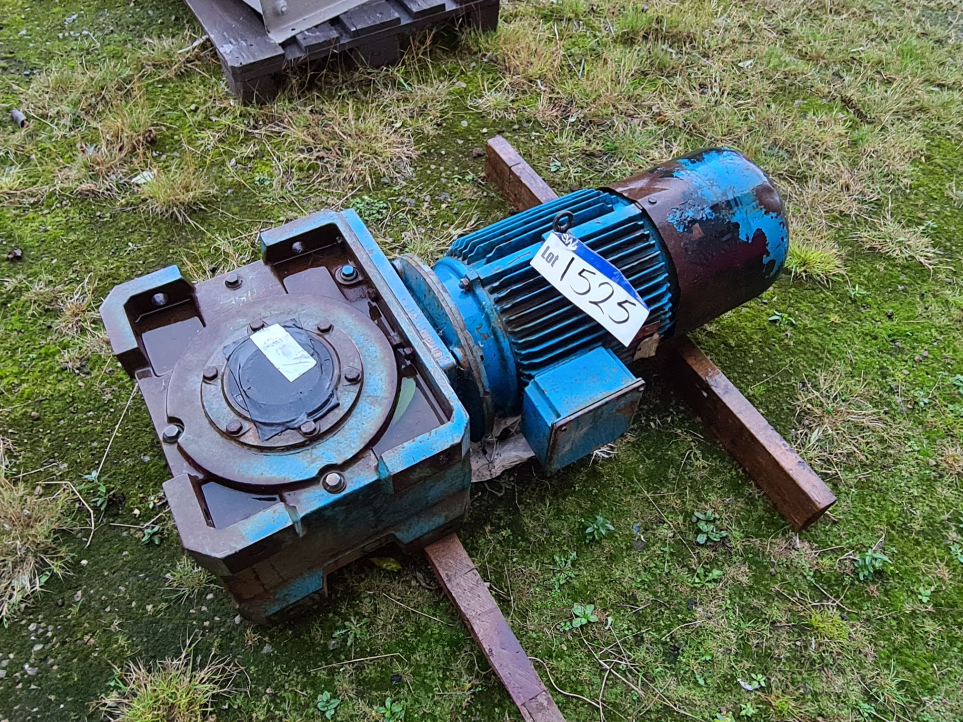 PowerMaster 343634 Gearbox & Motor, as set out on palletPlease read the ...