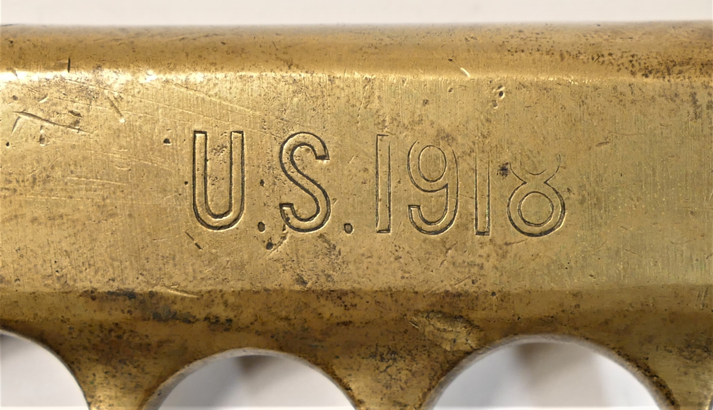 A trench fighting knife/knuckle duster, the hilt stamped U.S.1918, the ...