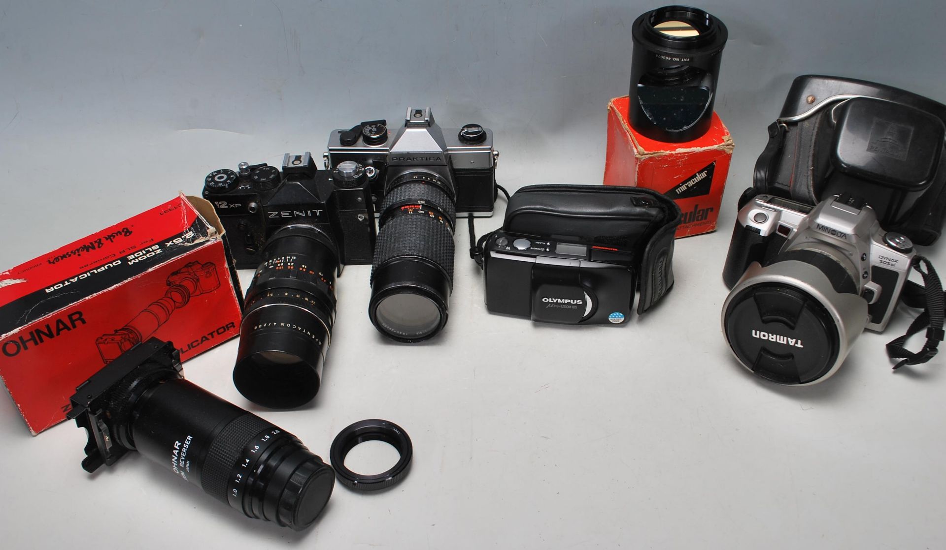 A collection of vintage retro 20th century 35mm cameras / photographs ...